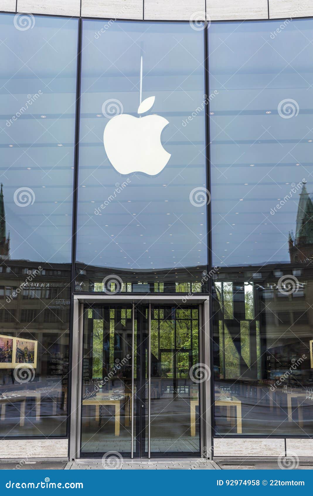 Apple Store in Dusseldorf, Germany Editorial Stock Photo - Image of ...