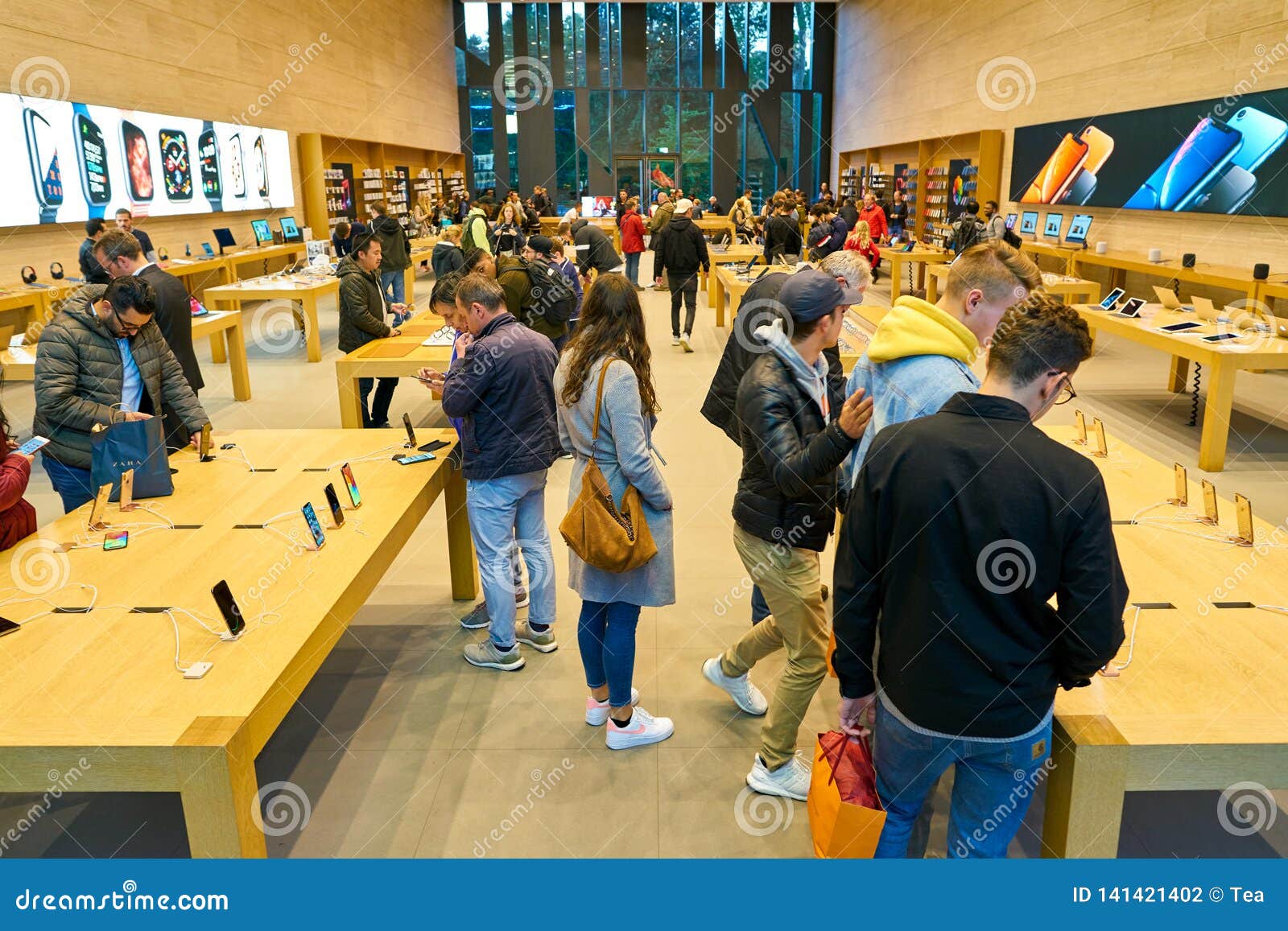 Apple store editorial photography. Image of brand, interior - 141421402
