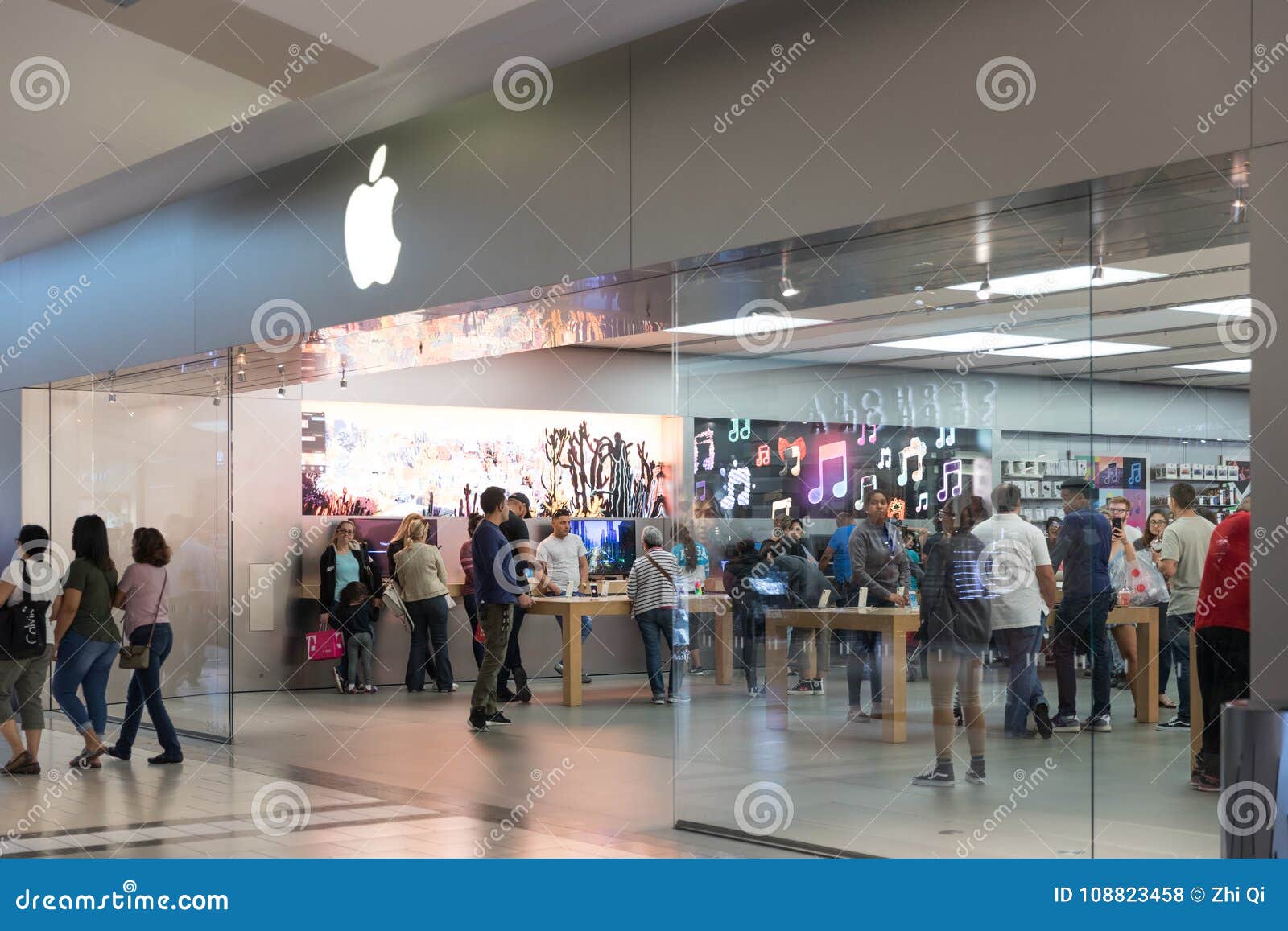 Apple store front editorial stock photo. Image of king - 108823458