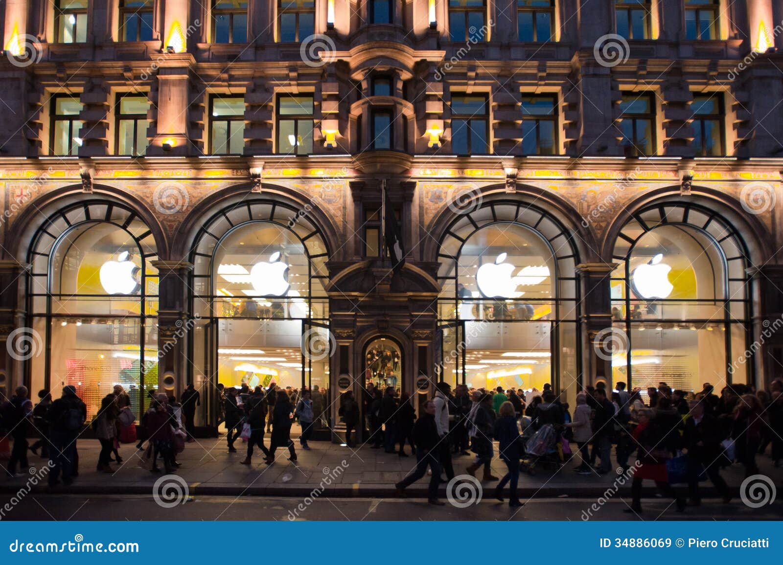 Apple Store i London redaktionell fotografering för bildbyråer. Bild av ...