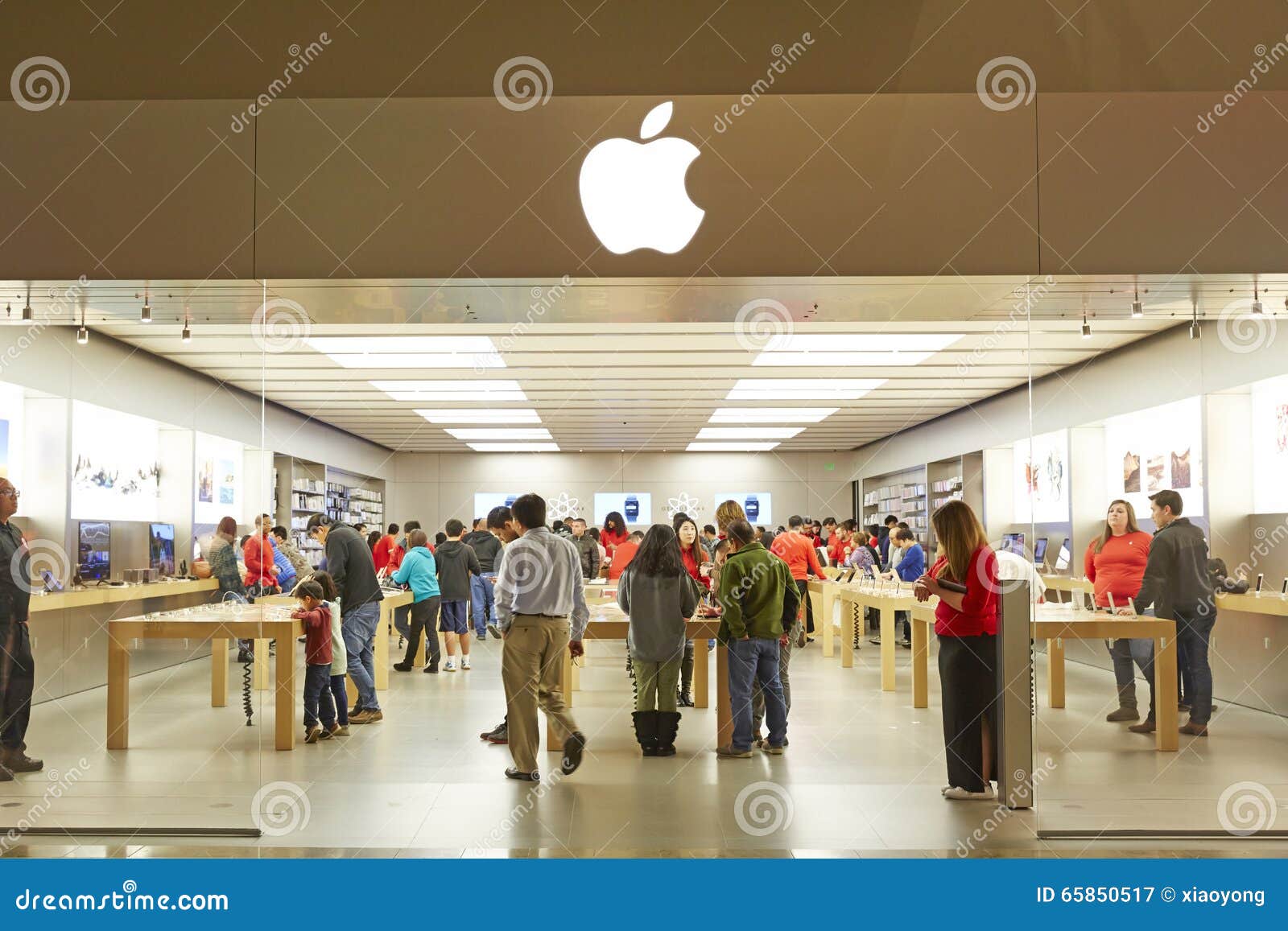 Apple Store and logo editorial photography. Image of macbook - 65850517