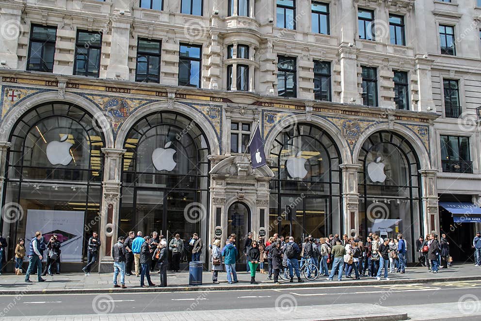 Apple Store, London editorial photography. Image of ipod - 25644862