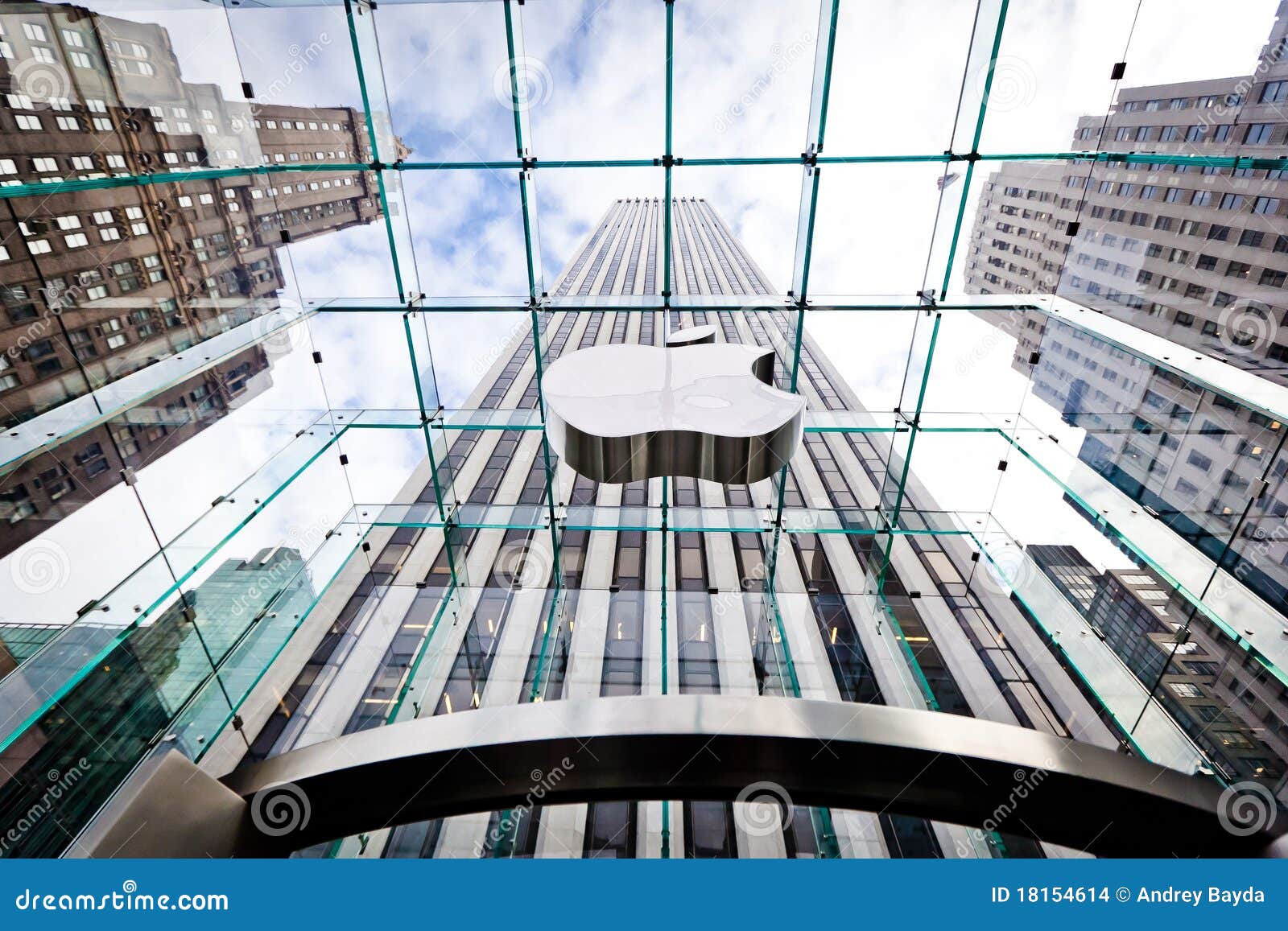 Apple Store in New York editorial stock image. Image of building - 18154614
