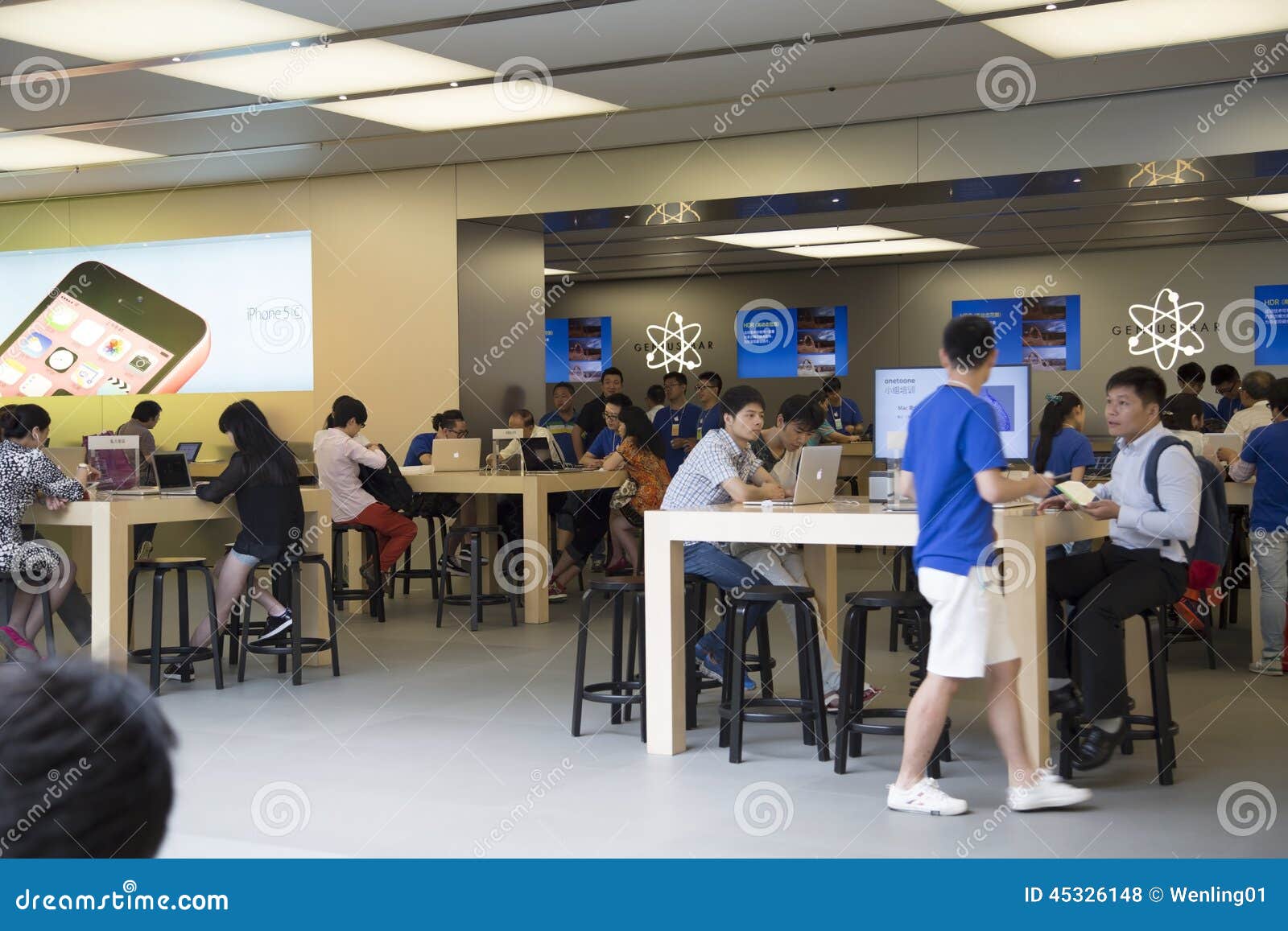 Apple Store in Shanghai China Editorial Stock Photo - Image of apple ...