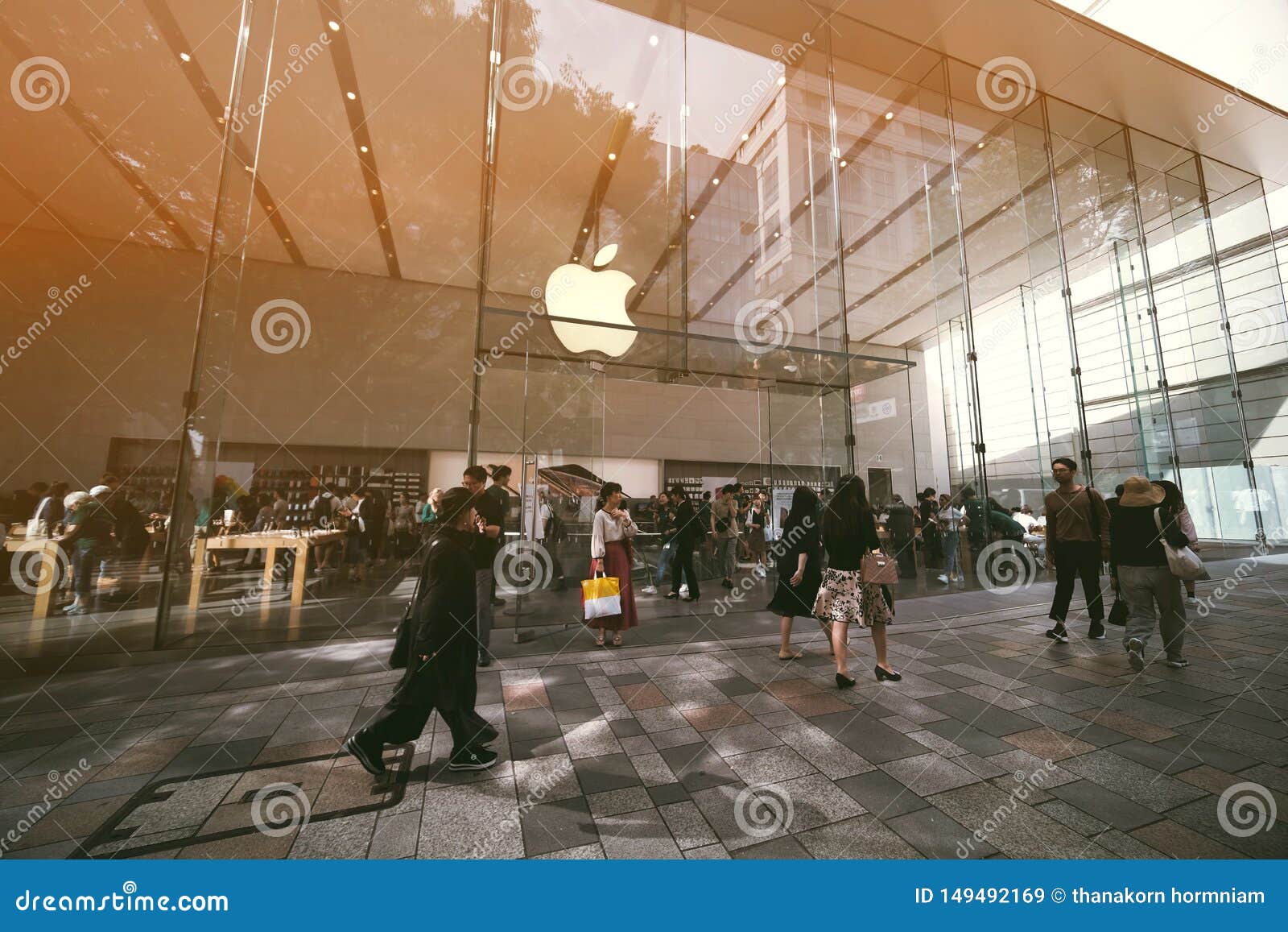 Apple store in Tokyo editorial stock image. Image of product - 149492169