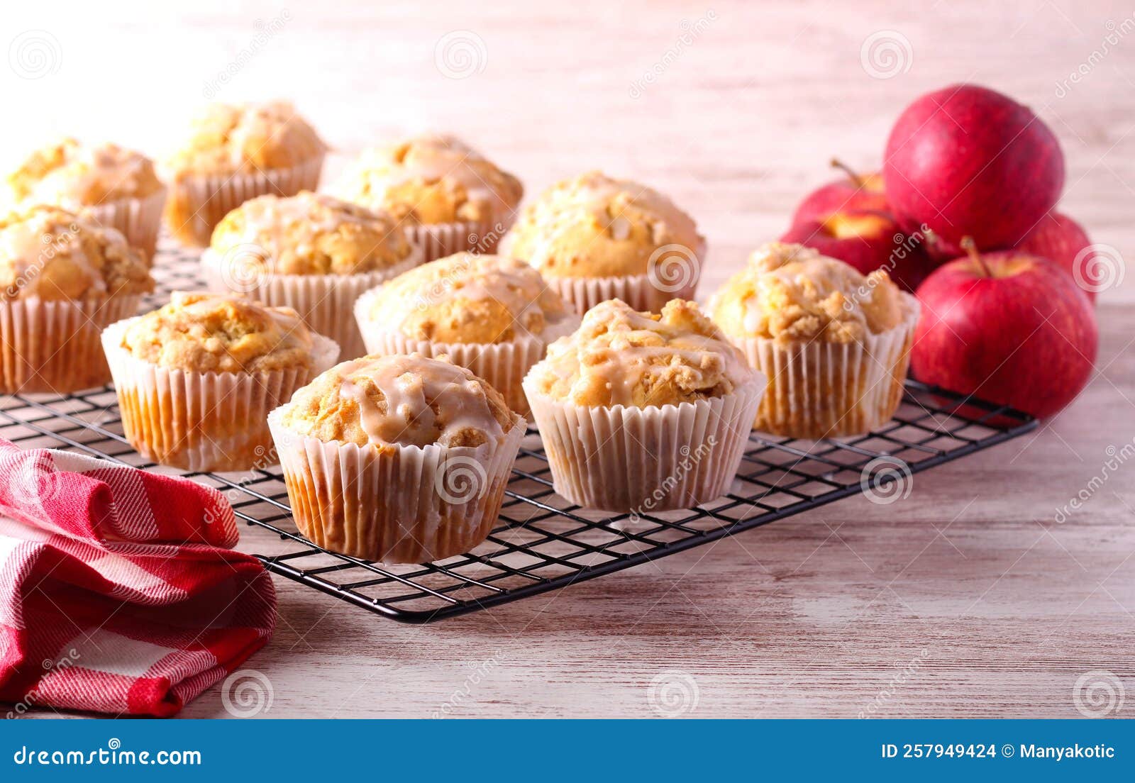 Apple Streusel Topping Cakes Stock Photo - Image of streusel, homemade ...