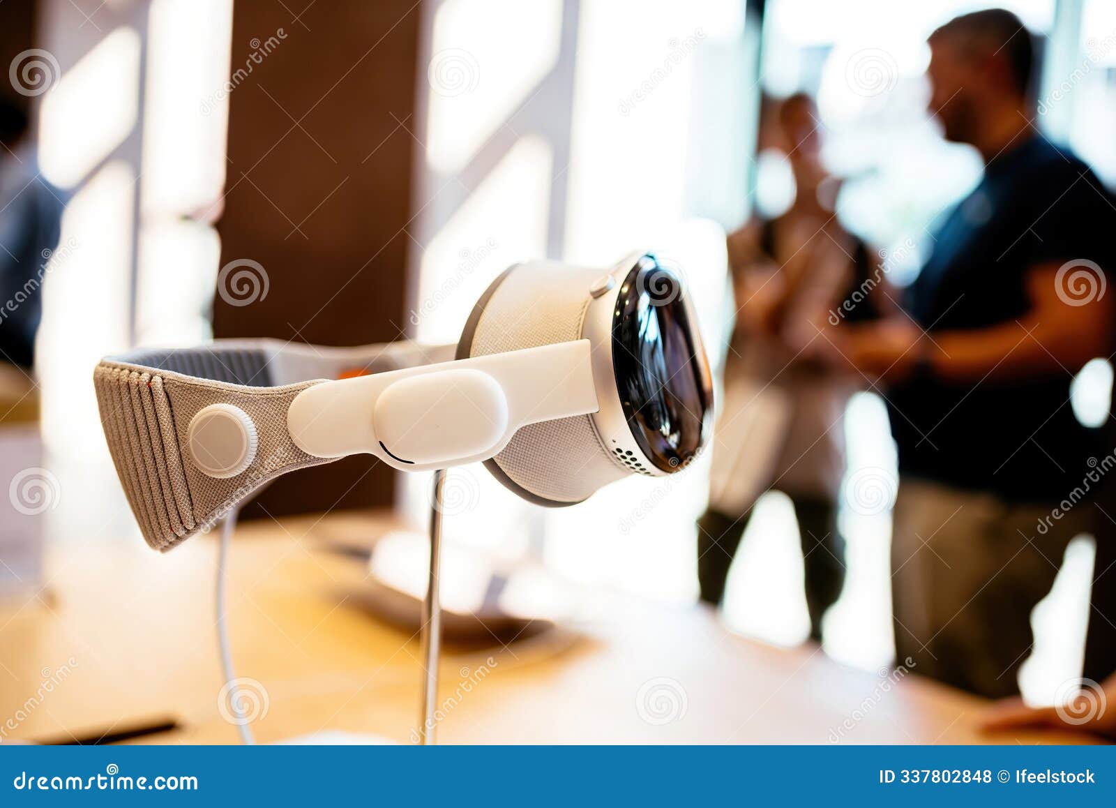Apple Vision Pro Side View in Store Editorial Stock Photo - Image of ...