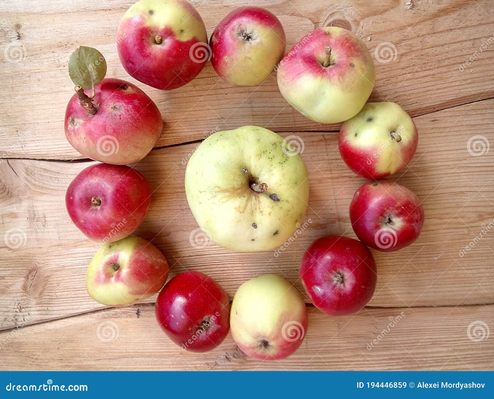 Apples in a Circle and in the Middle an Apple on a Wooden Table Stock ...