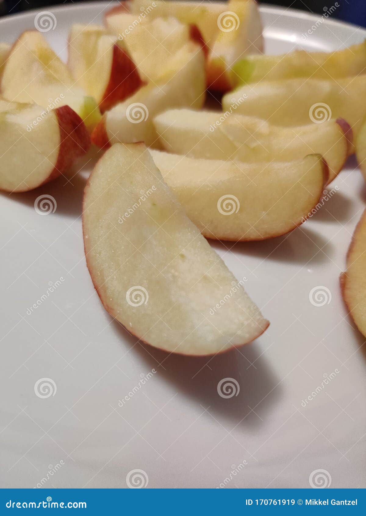 Apples cutted in pieces stock image. Image of cuttet - 170761919