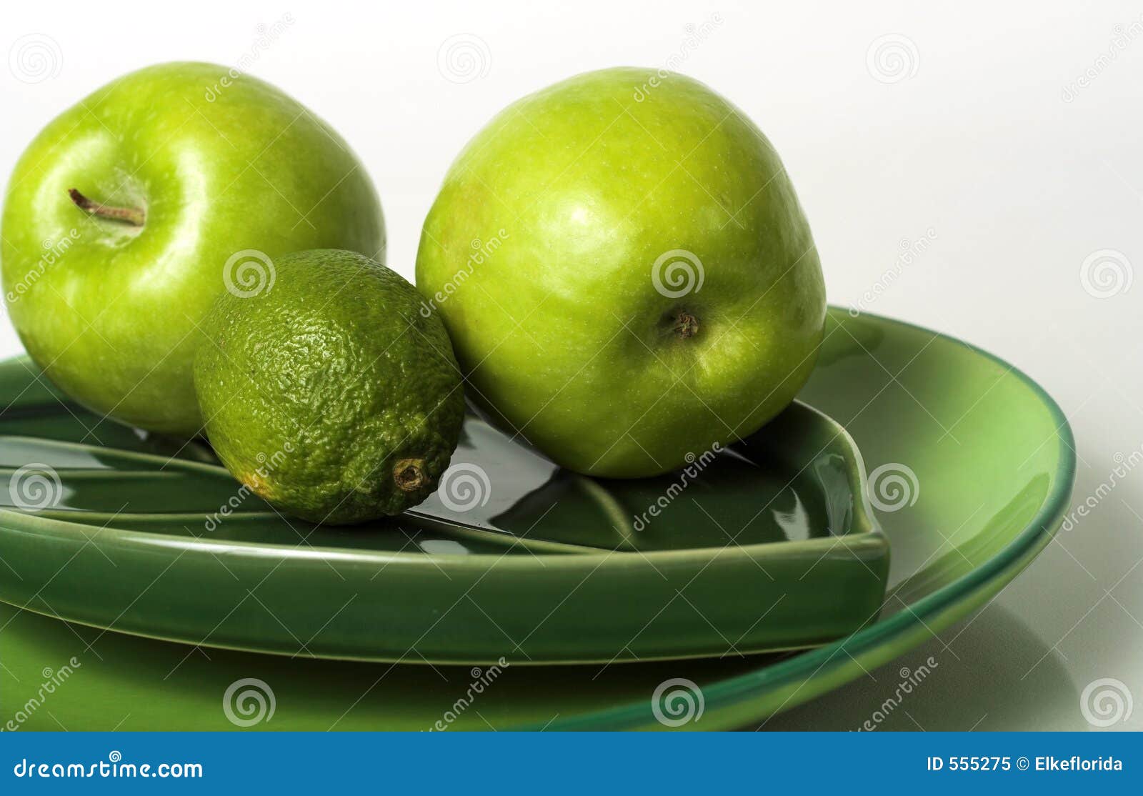 Apples and lime stock image. Image of shine, green, tree - 555275
