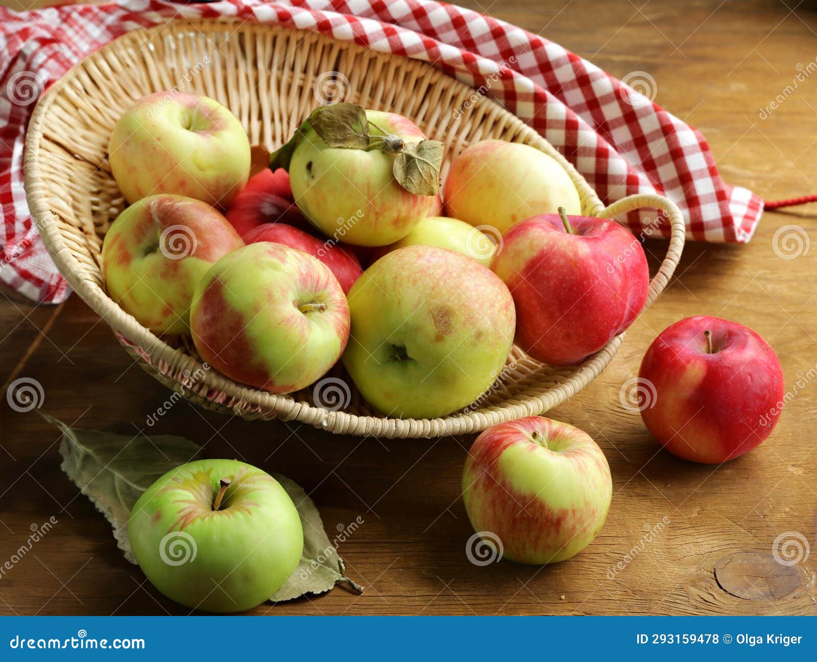 Apples on the Table, Healthy Food Stock Photo - Image of green, fresh ...