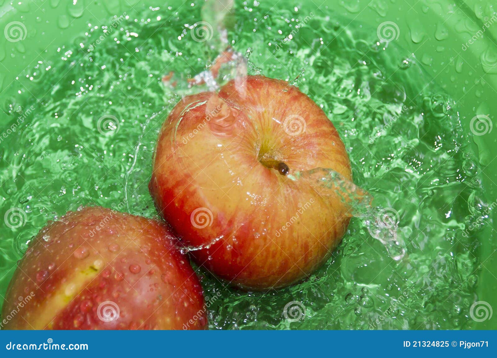 Apples on water splash stock image. Image of liquid, splash - 21324825