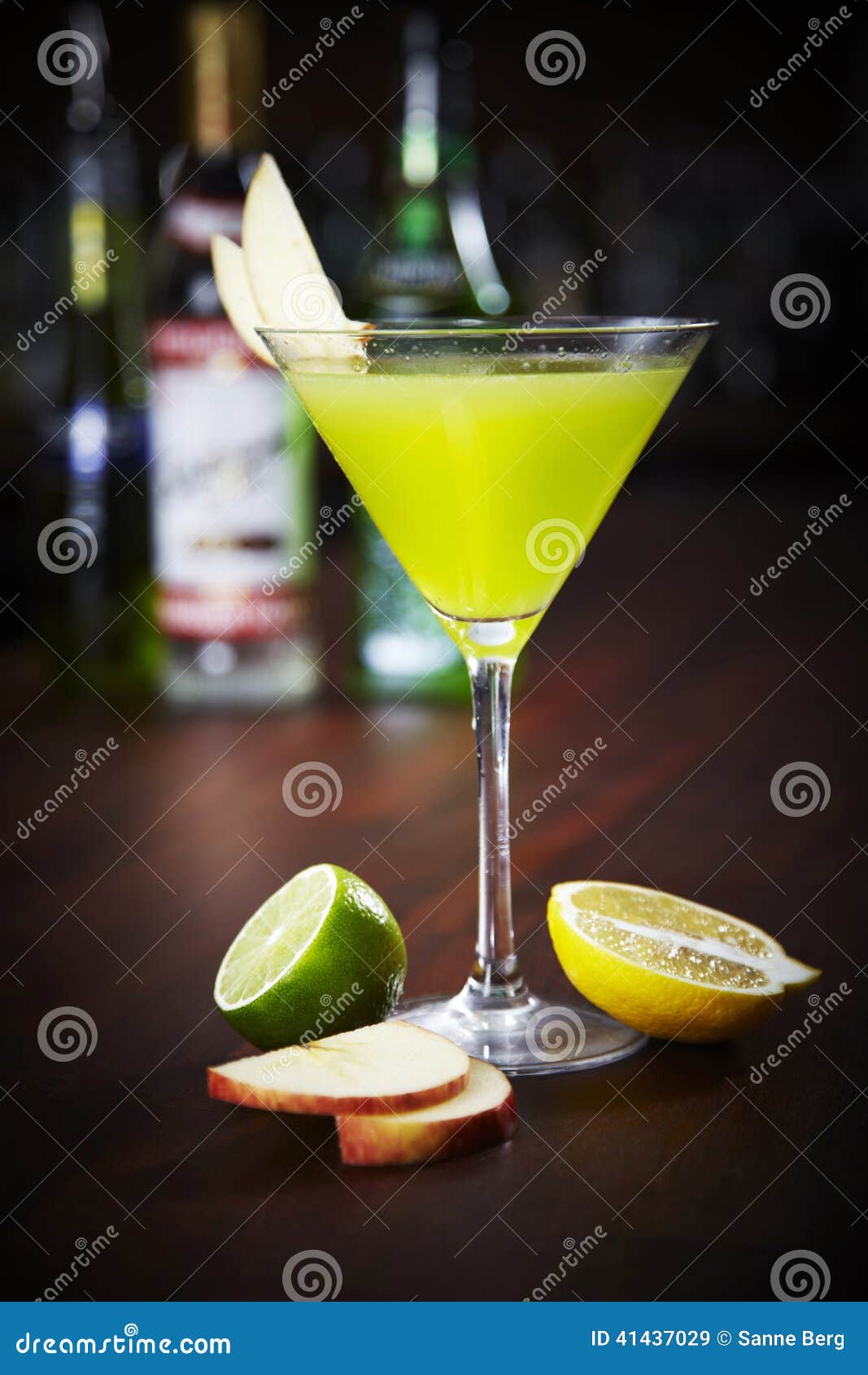 Appletini cocktail stock image. Image of refreshment - 41437029