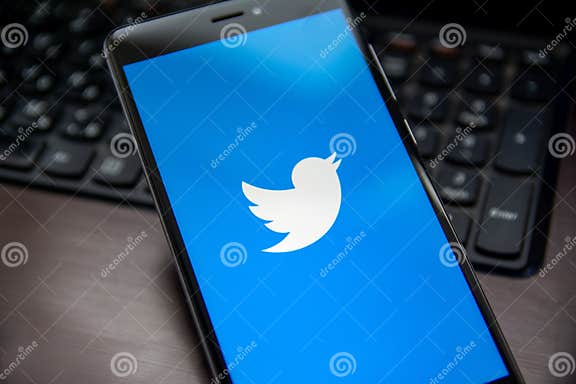 Application de Twitter photo éditorial. Image du vente - 103234576