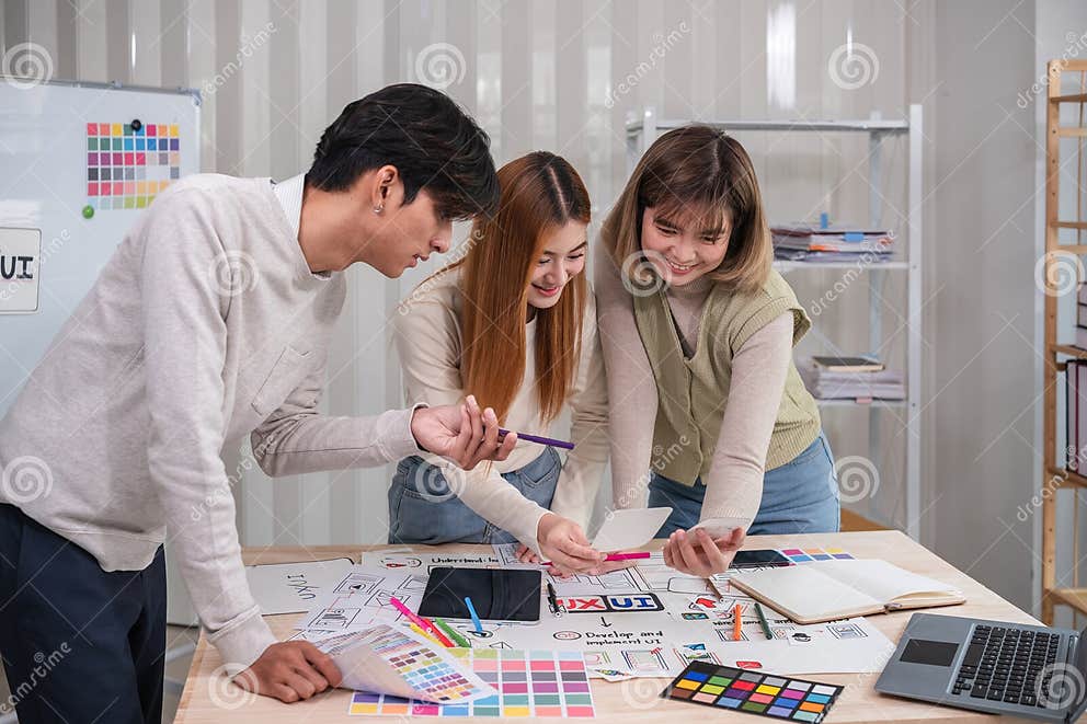 Application Development Team Brainstorming Meeting and Discussion To ...