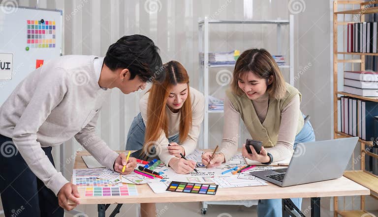 Application Development Team Brainstorming Meeting and Discussion To ...