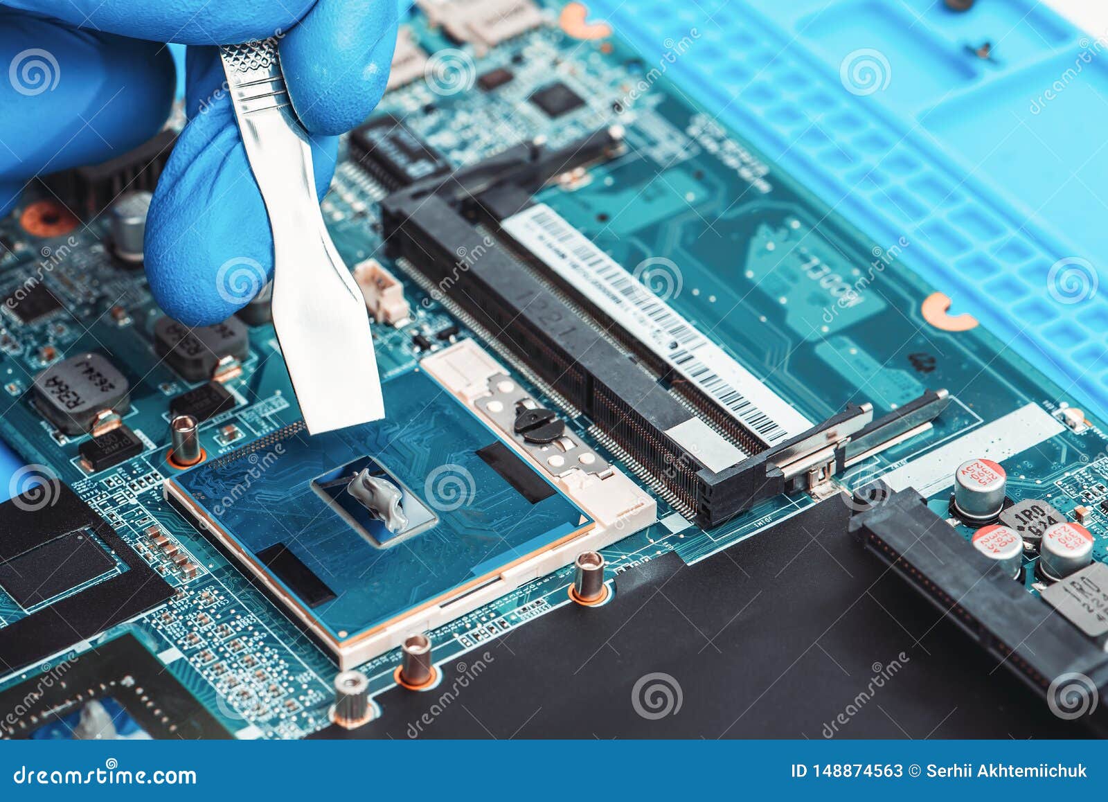 The Chip Of A High-power Transistor According To The Darlington Scheme ...