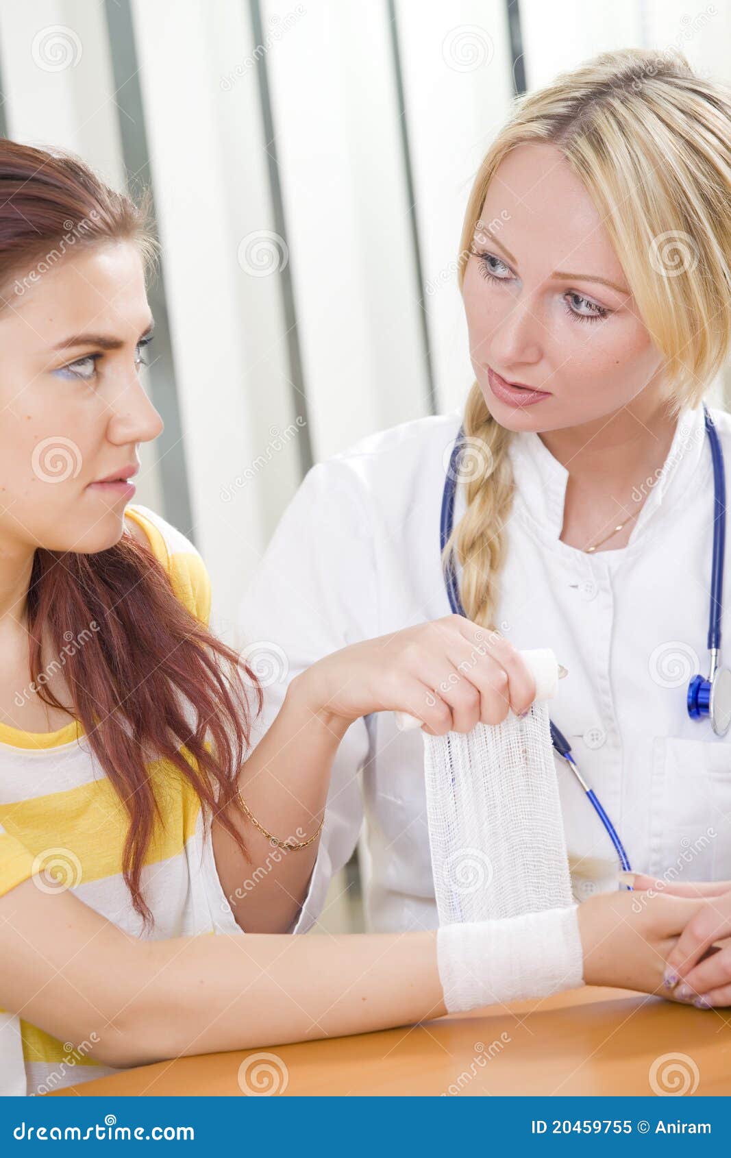 Applying hand bandage stock image. Image of ambulance - 20459755