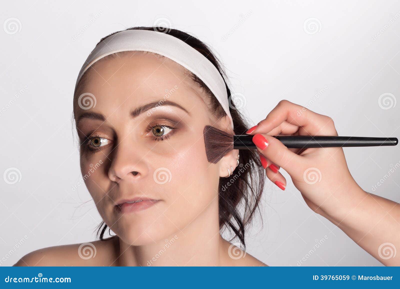 Applying Makeup To the Face Stock Image - Image of beautiful, glamour ...