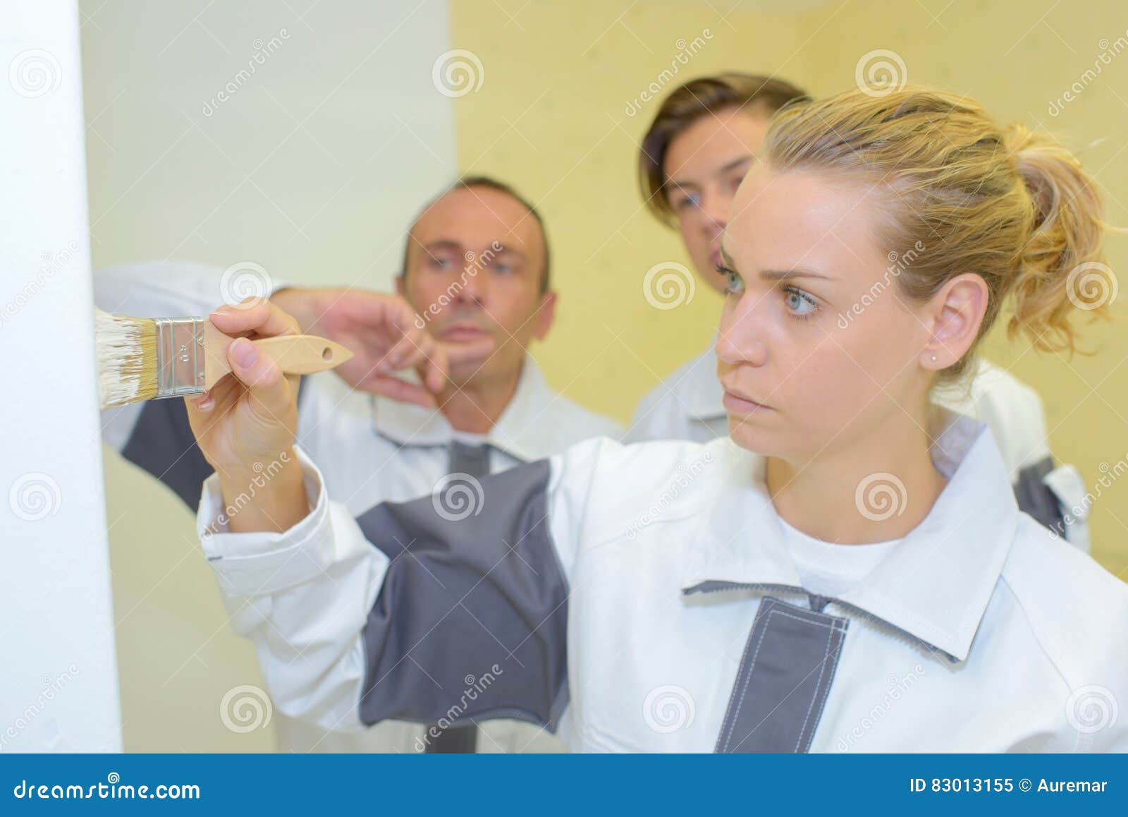 Applying paint on wall stock image. Image of brush, putty - 83013155