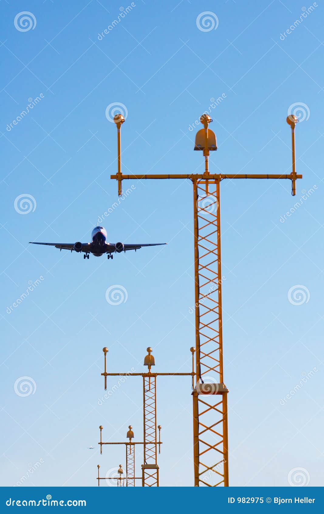 Approaching plane stock image. Image of guiding, atmosphere - 982975
