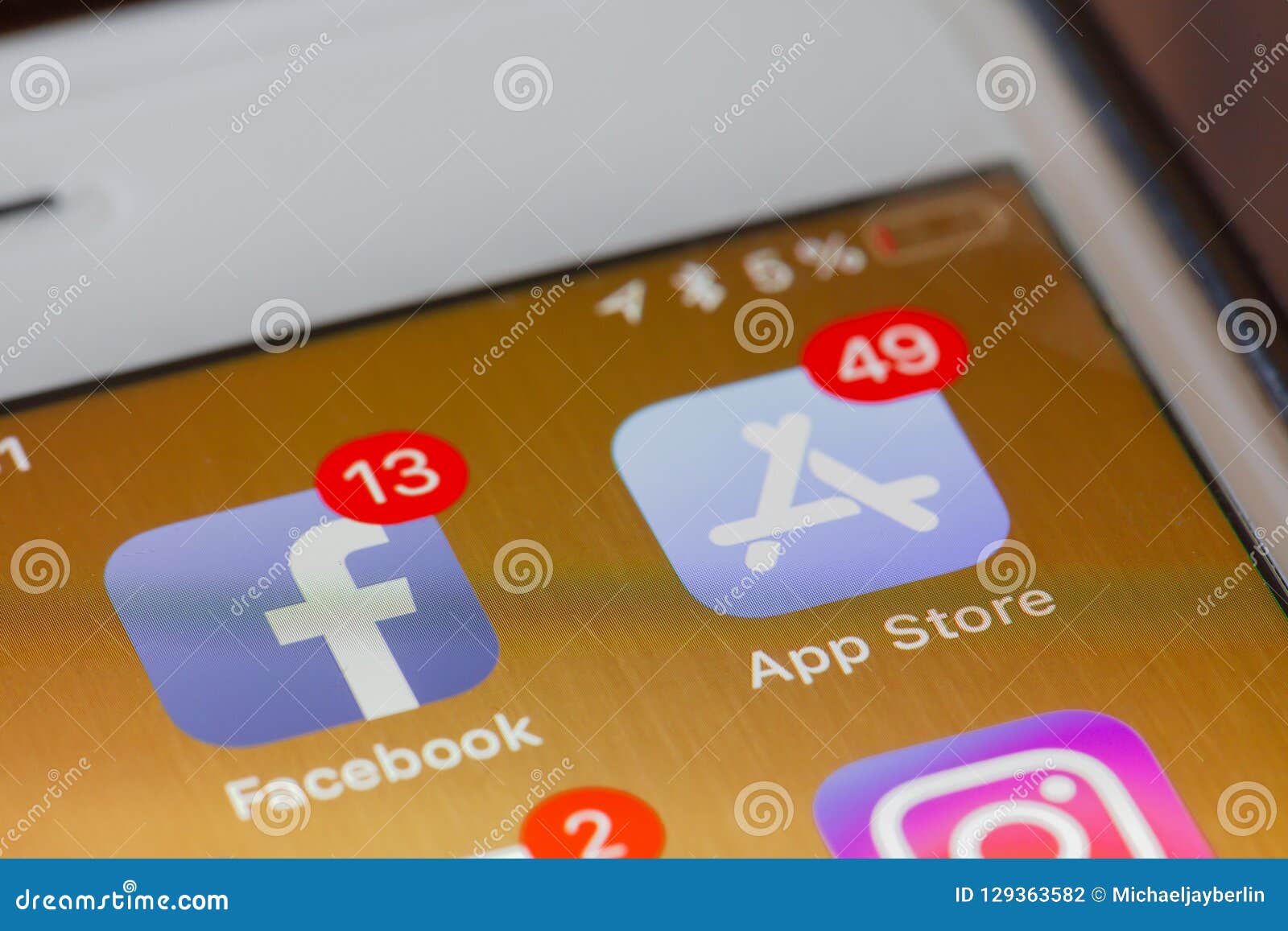 AppStore with Update Notifications Editorial Photography - Image of ...