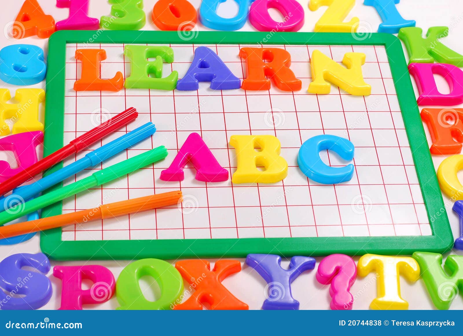 Aprenda o fundo do ABC foto de stock. Imagem de magnético - 20744838