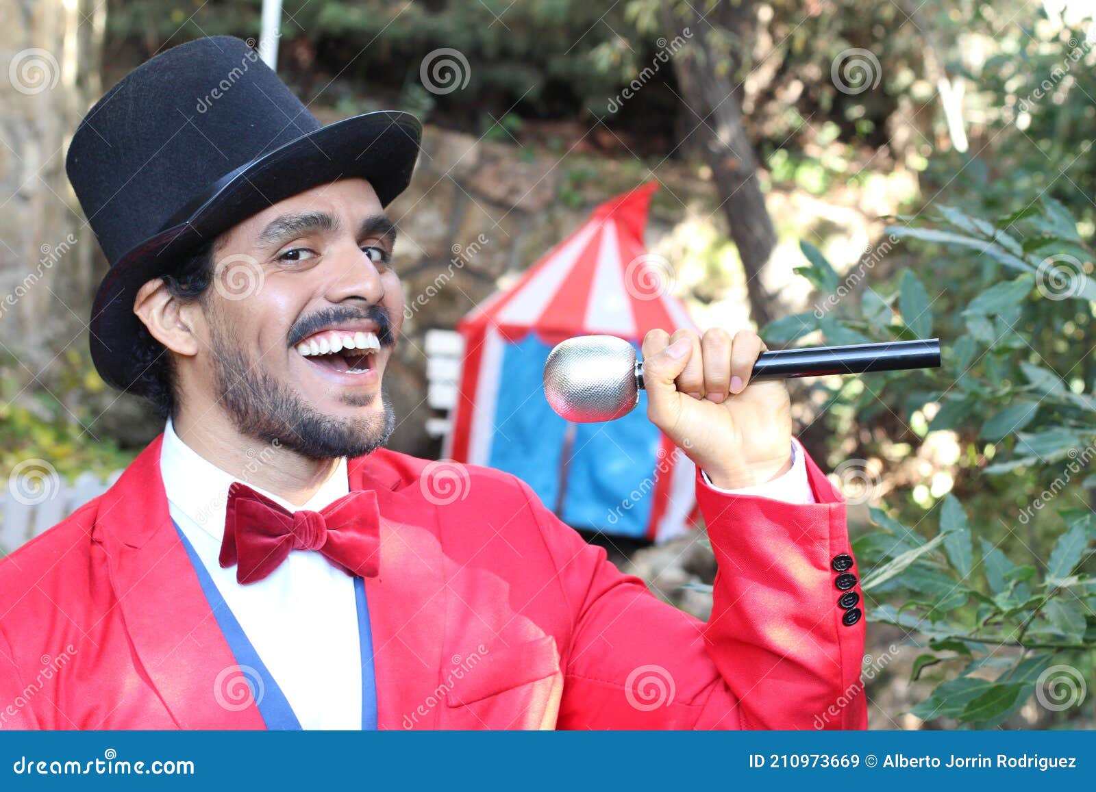 Apresentador Segurando Microfone No Circo Imagem de Stock - Imagem de ...