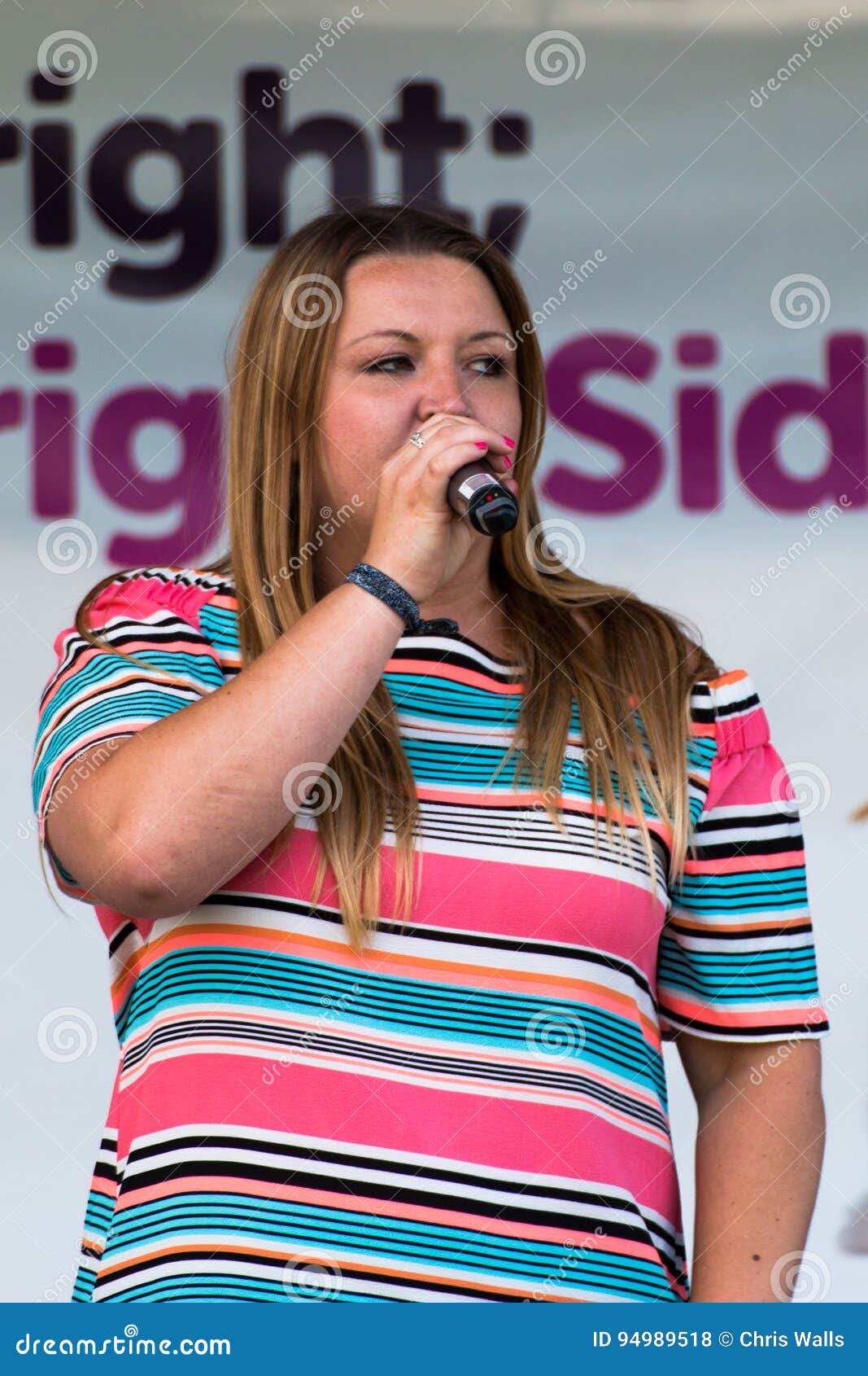 April Davies Solo Singer redaktionelles stockfoto. Bild von fest - 94989518