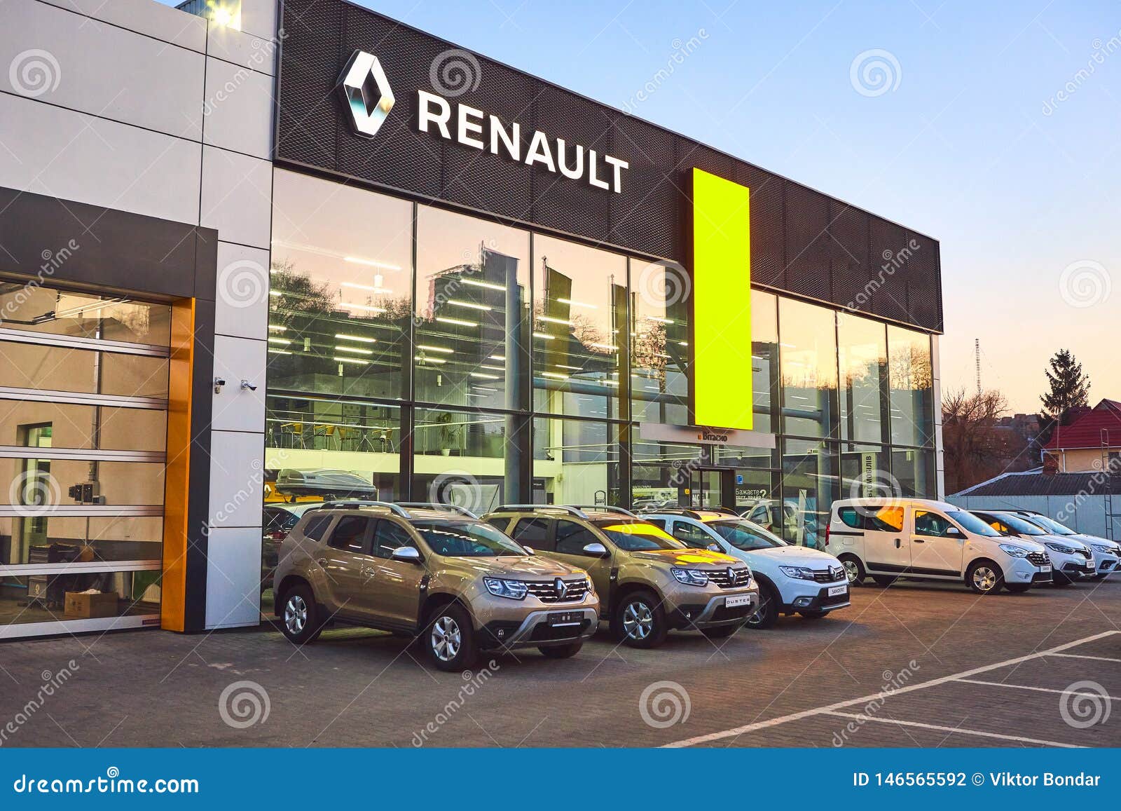 02 of April 2019 - Vinnitsa, Ukraine. Showroom of RENAULT Editorial ...