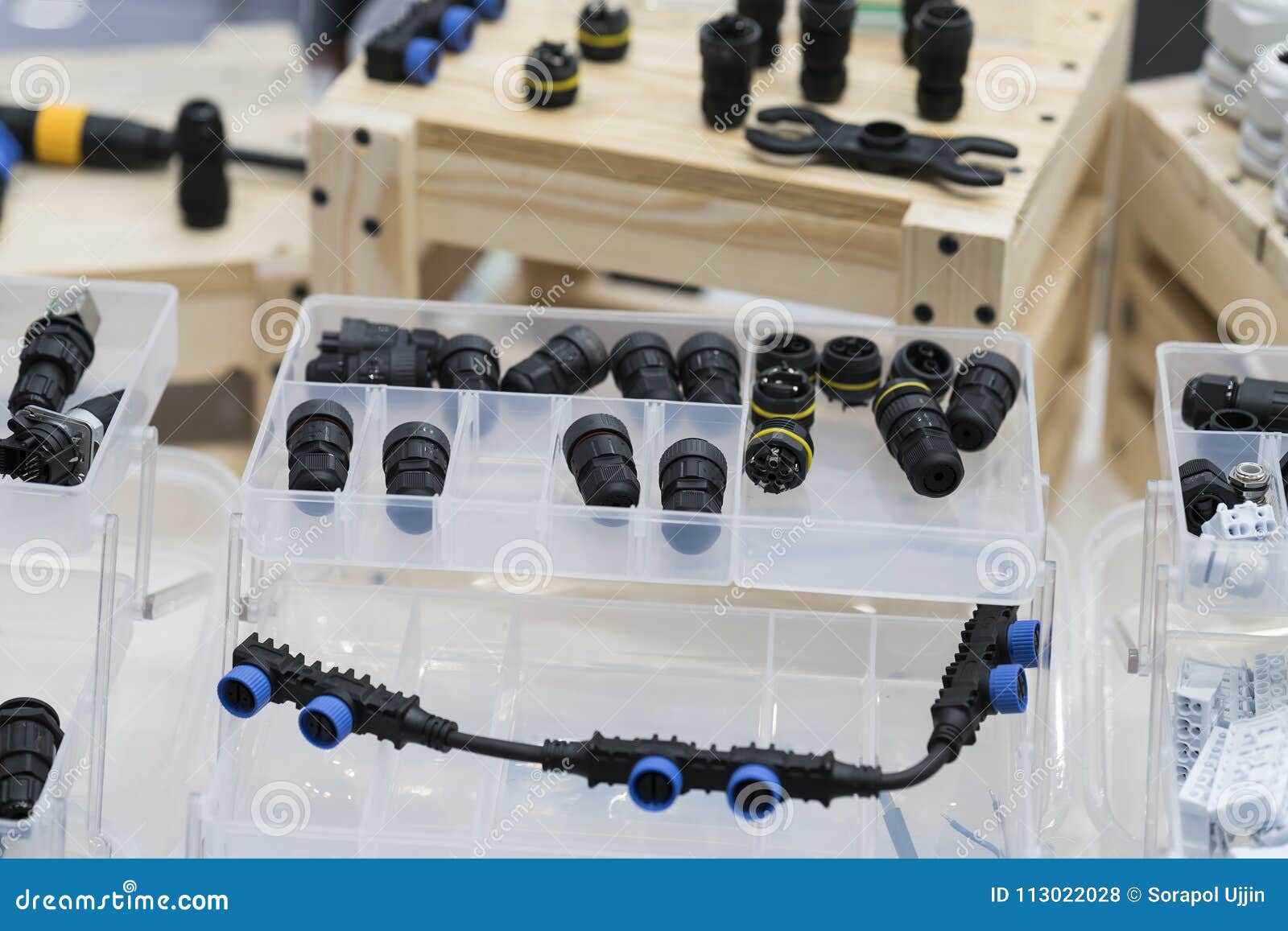 Aprisa Conecte Y Lance El Conector Terminal Foto de archivo - Imagen de ...