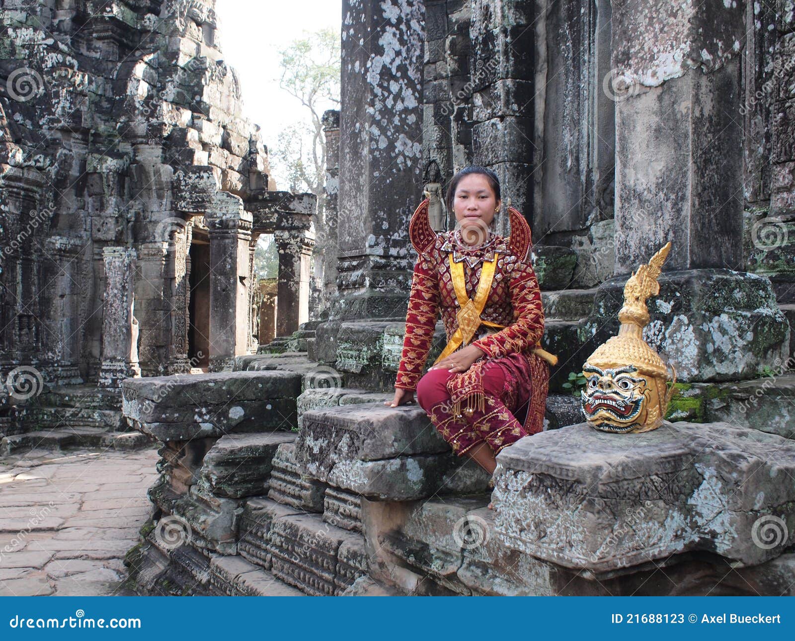 Apsara at Angkor editorial stock photo. Image of traditional - 21688123