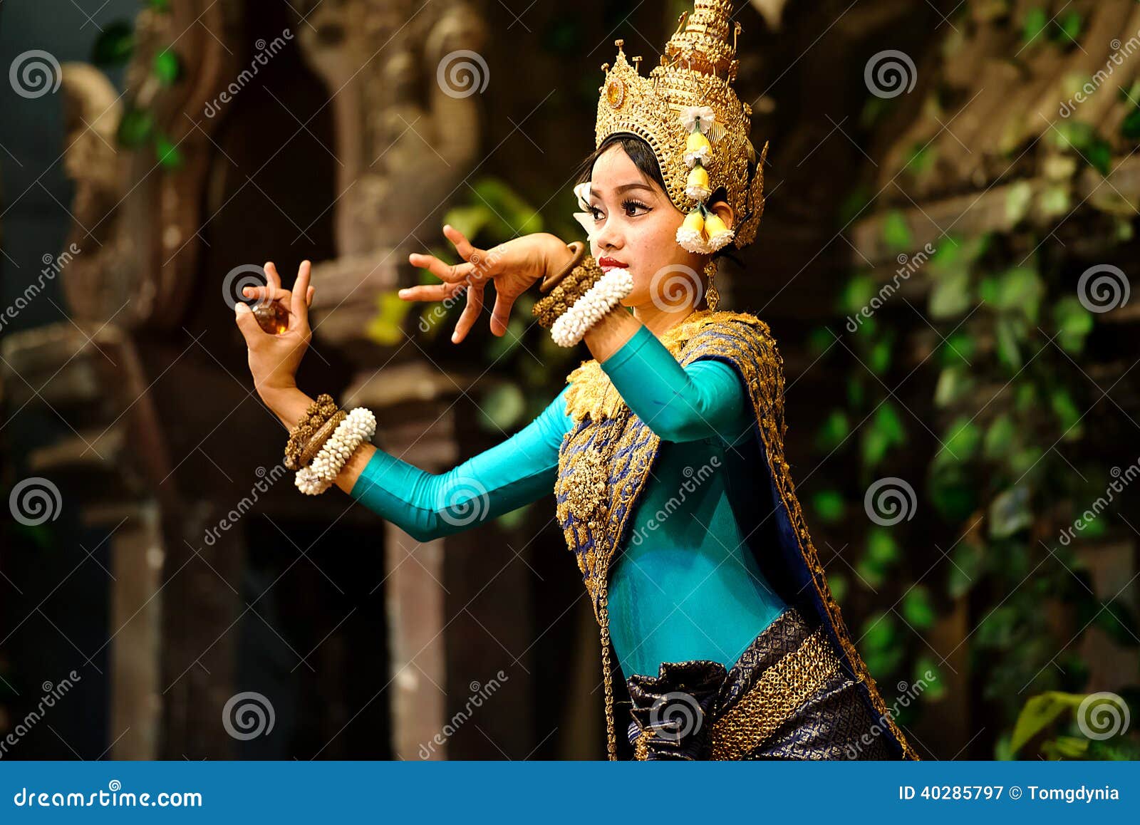 Apsara dance editorial photography. Image of tradition - 40285797