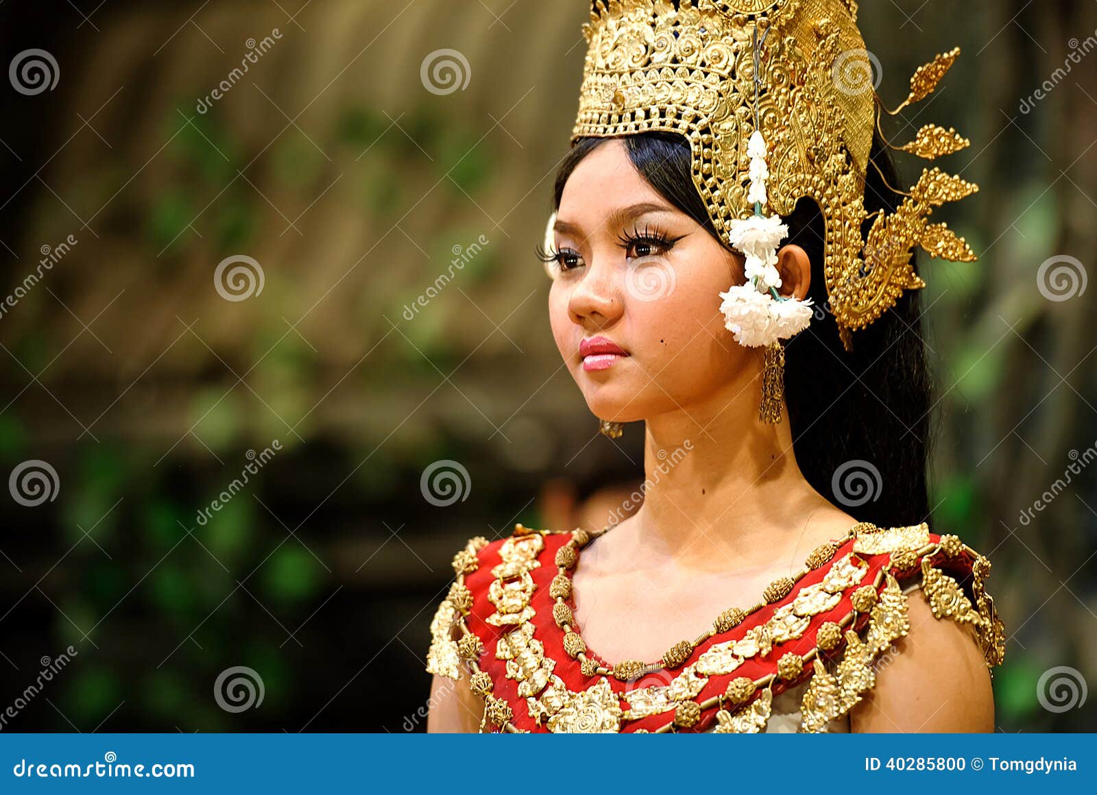 Apsara dance editorial image. Image of smile, beauty - 40285800
