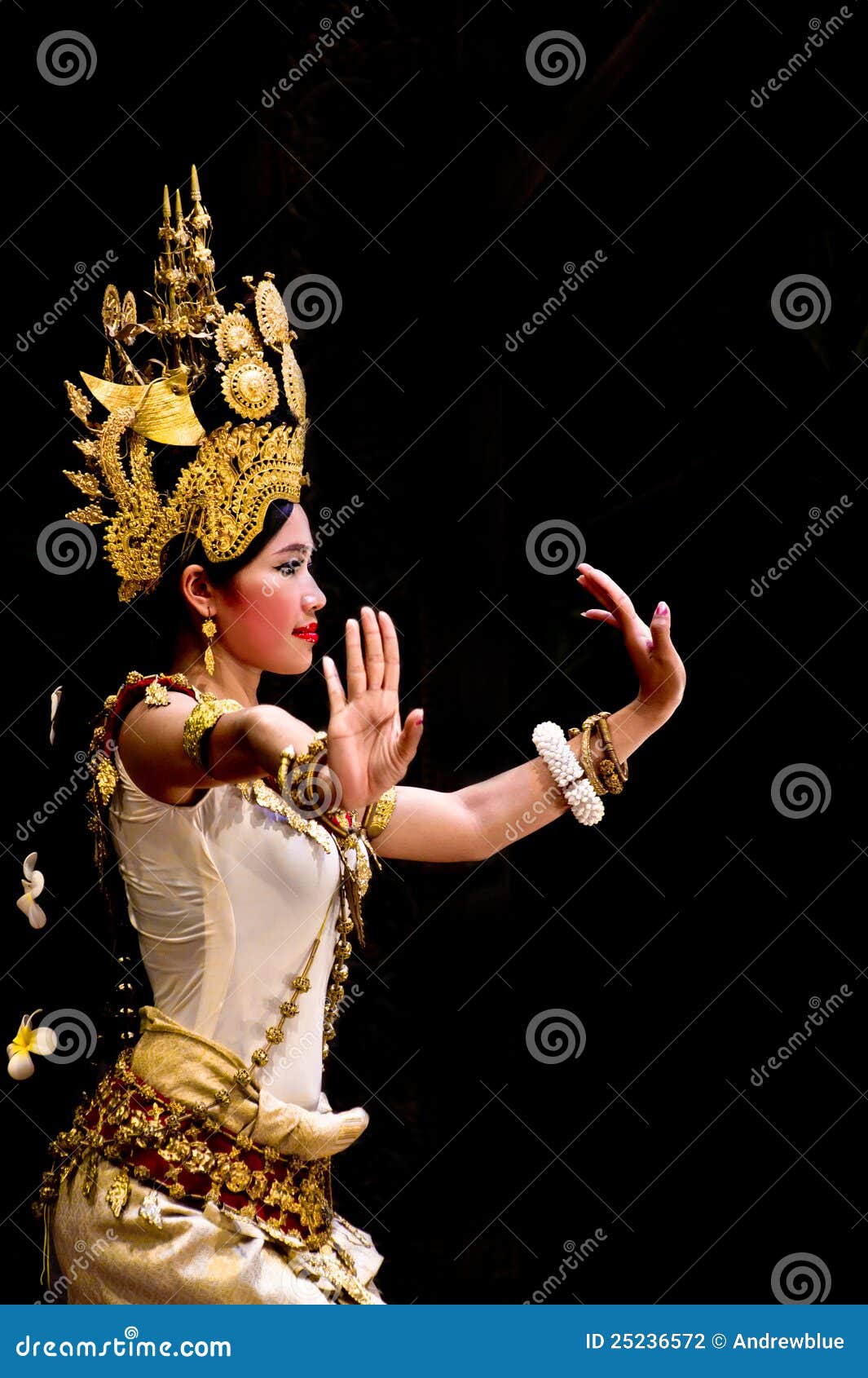 Apsara dancer editorial photography. Image of dancer - 25236572