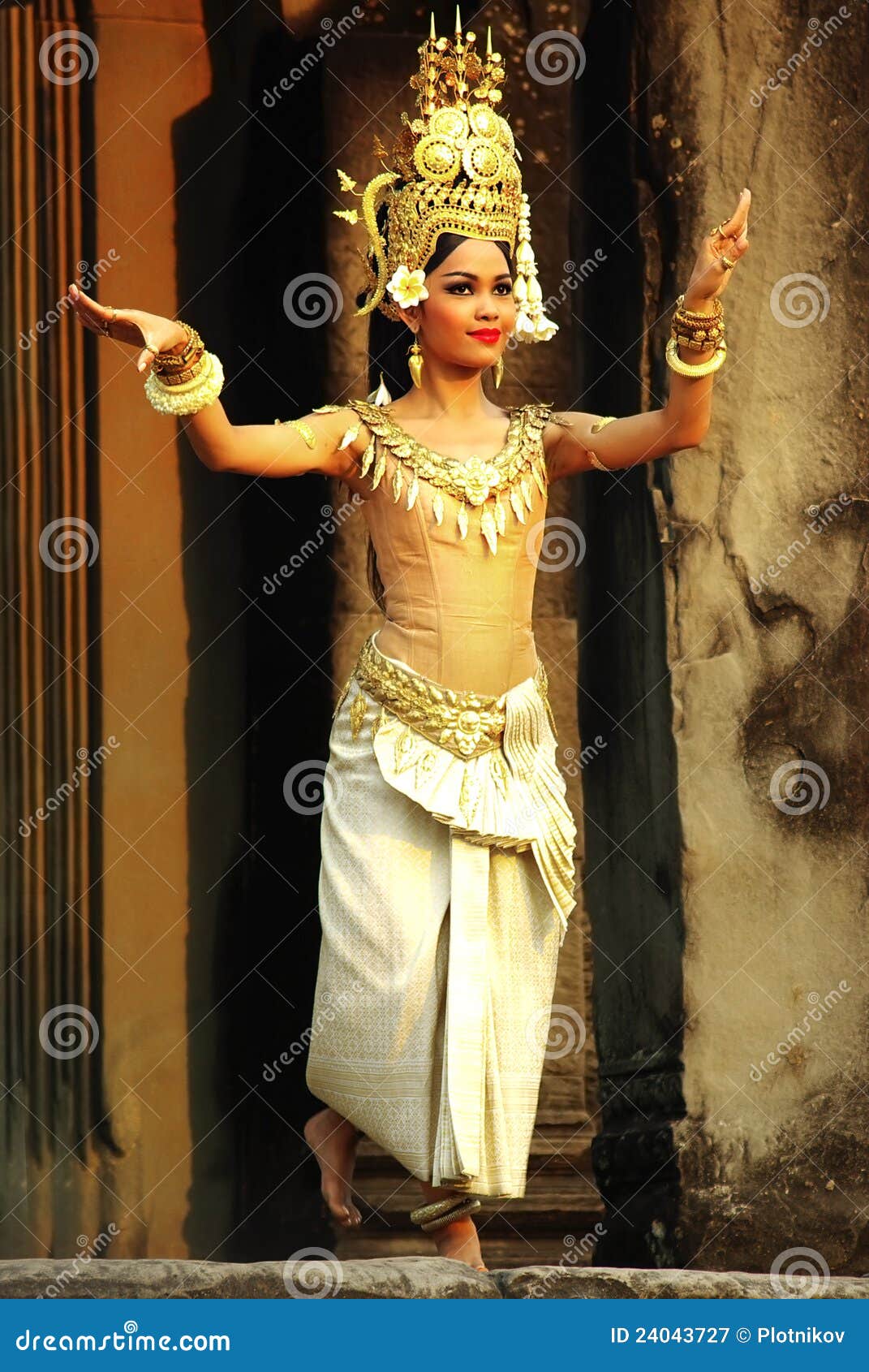 Apsara Dancer at Angkor Wat Editorial Photography - Image of kingdom ...