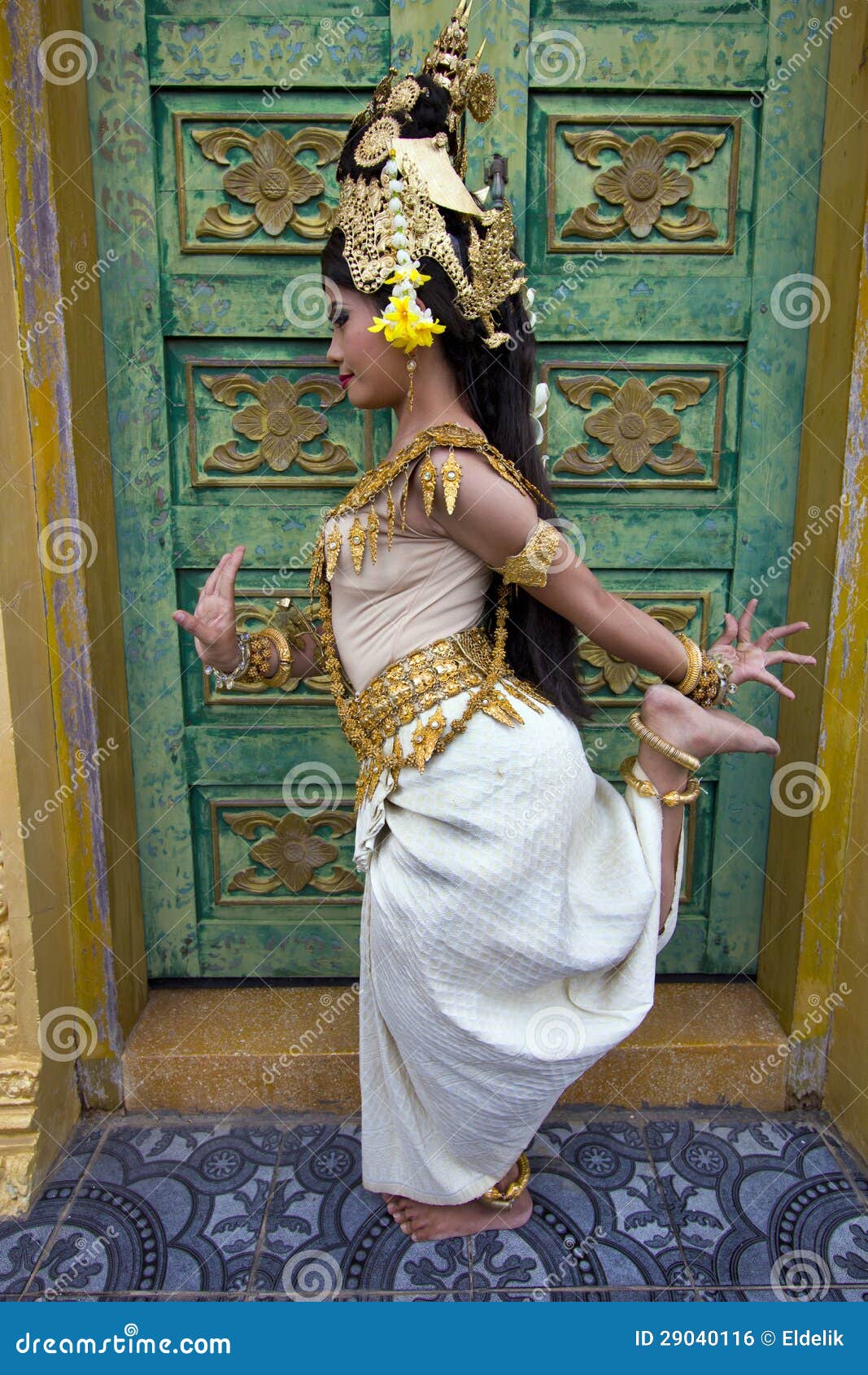 Apsara Dancer Performance in Temple Stock Photo - Image of majestic ...