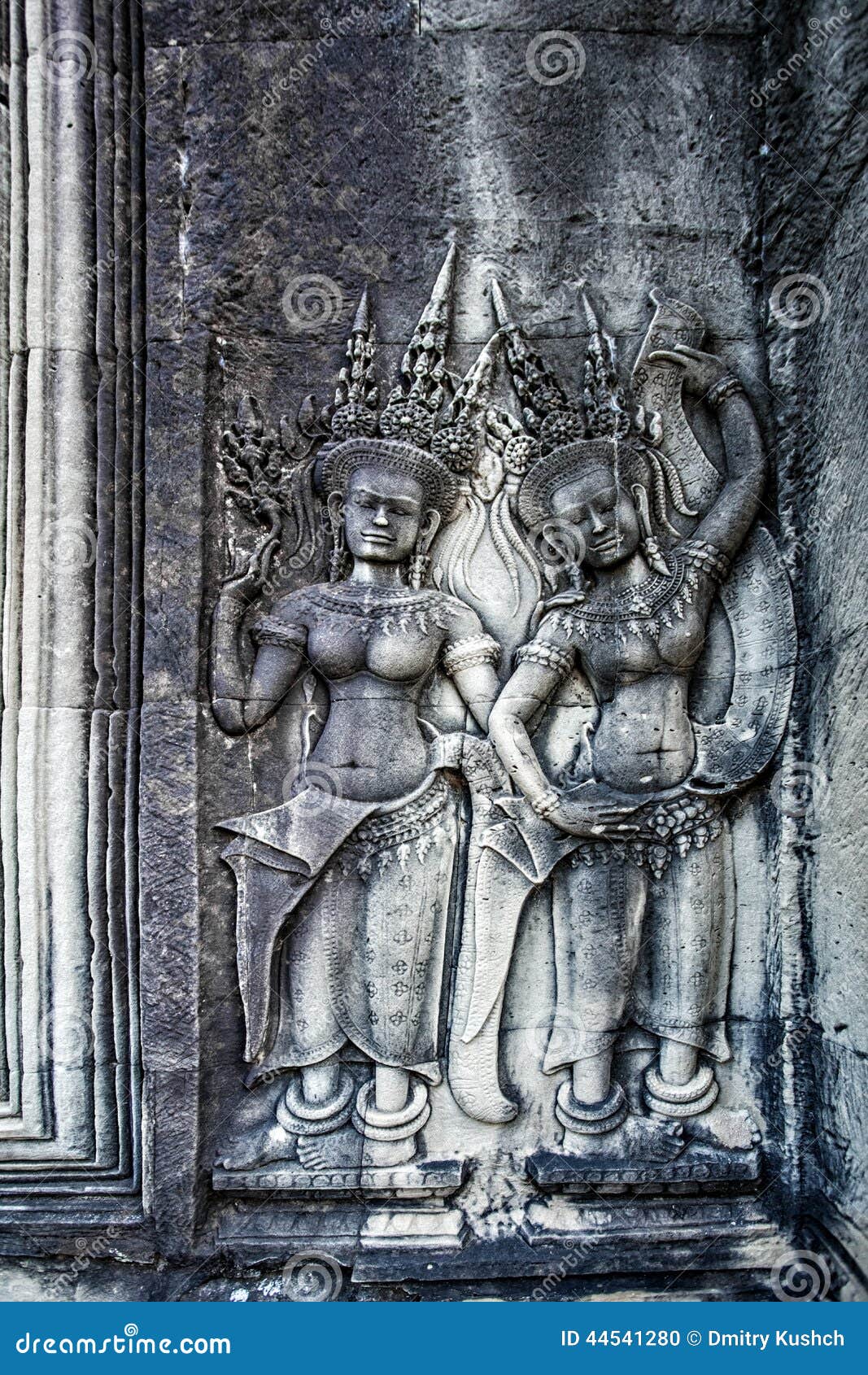 Apsara on the Wall of Angkor Wat Stock Photo - Image of heritage, dance ...