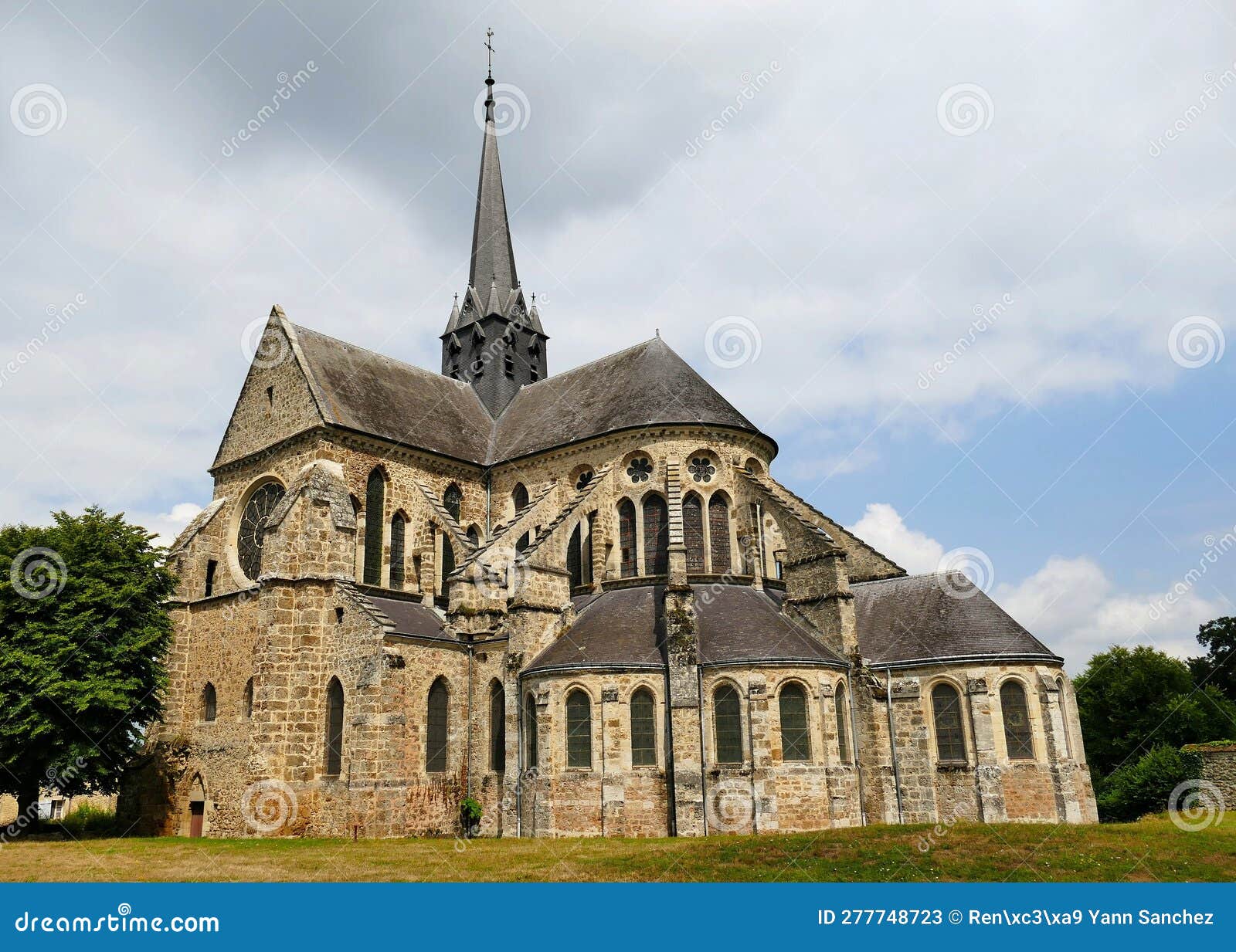 The Apse of Saint Peter Abbey in Orbais-l Abbaye Editorial Stock Photo ...