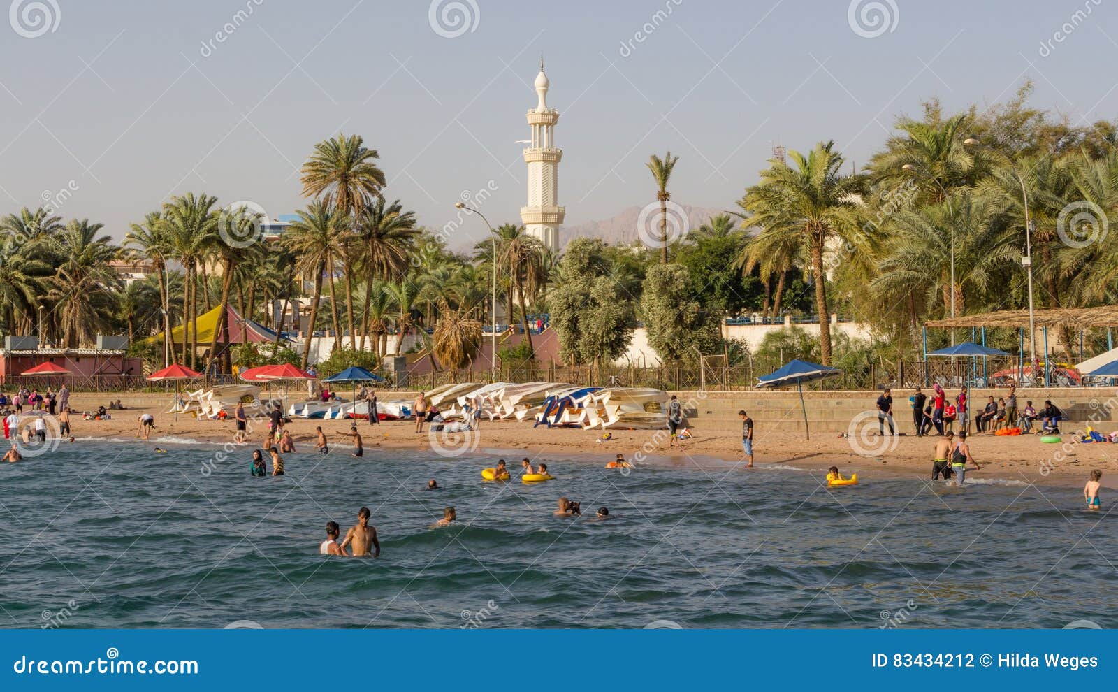 AQABA, JORDANIEN 1. MAI 2016: Strand Von Aqaba Redaktionelles ...