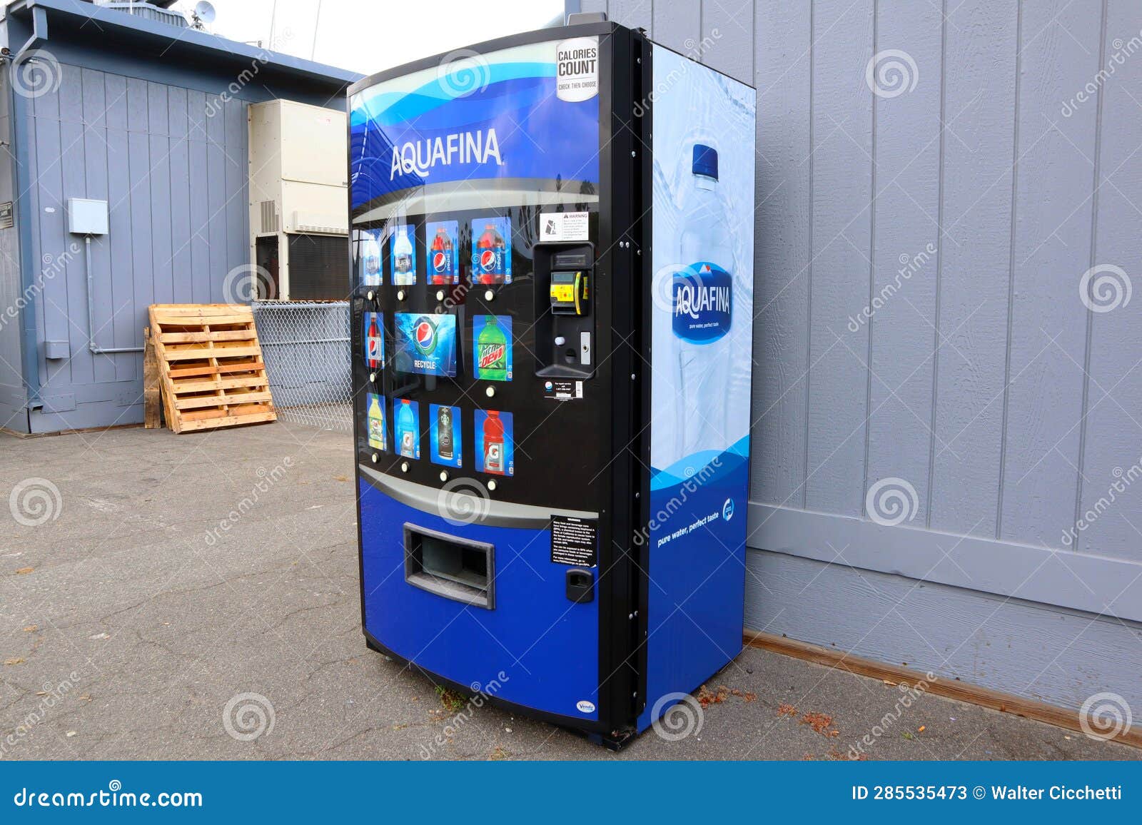 Aquafina Purified Water Vending Machine Editorial Stock Photo - Image ...
