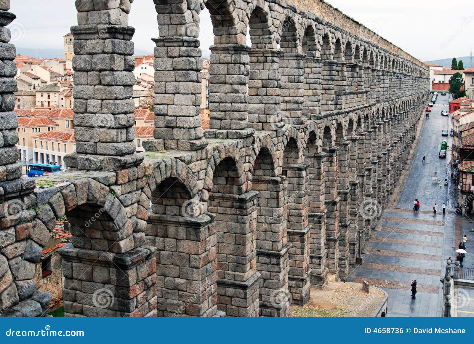 Aqueduc romain photo stock. Image du international, majestueux - 4658736