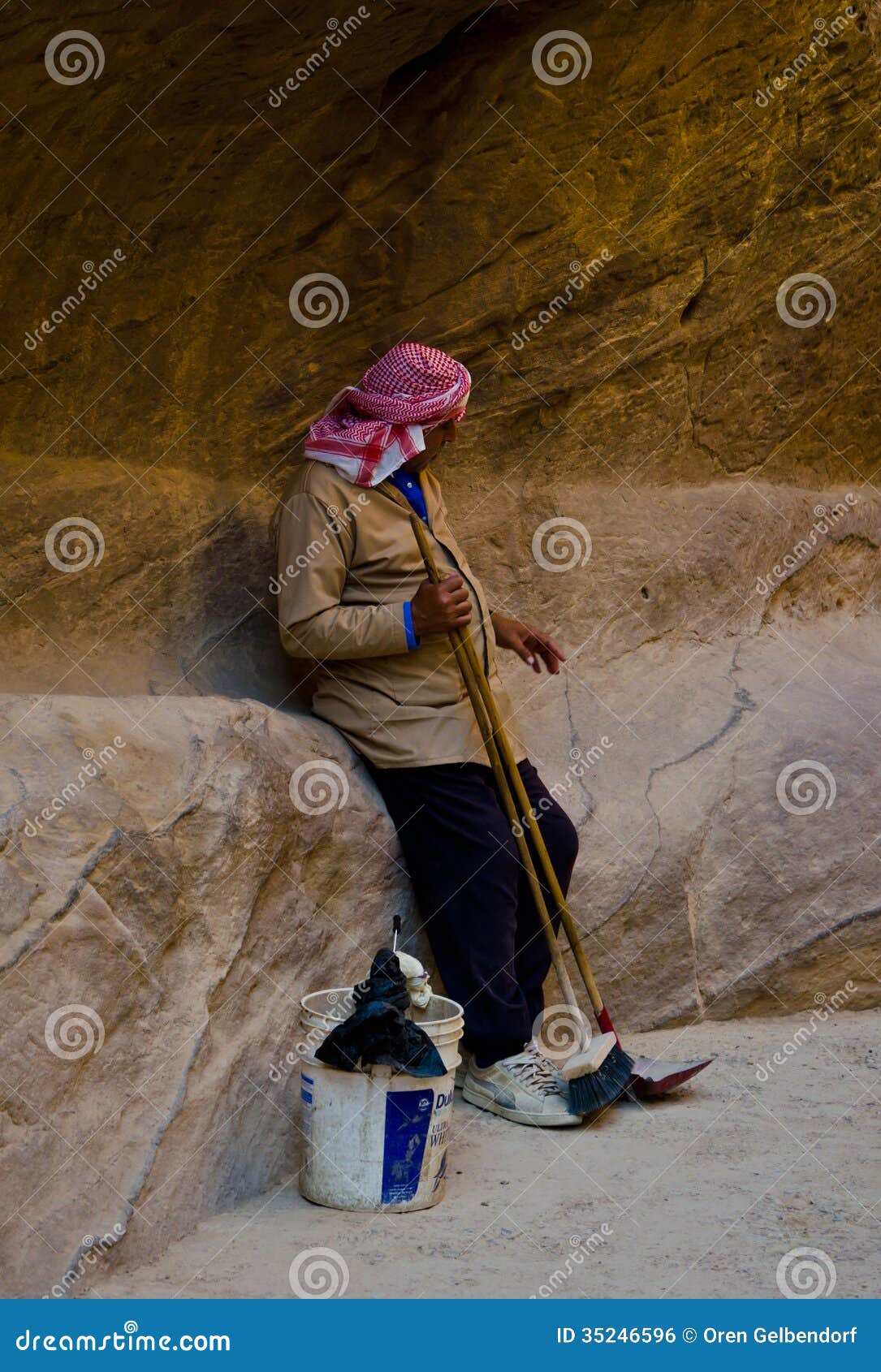 Arab Cleaner editorial photo. Image of desert, outdoors - 35246596