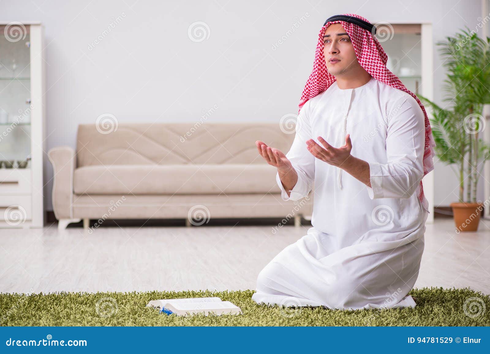 The Arab Man Praying at Home Stock Image - Image of clothing, holy ...