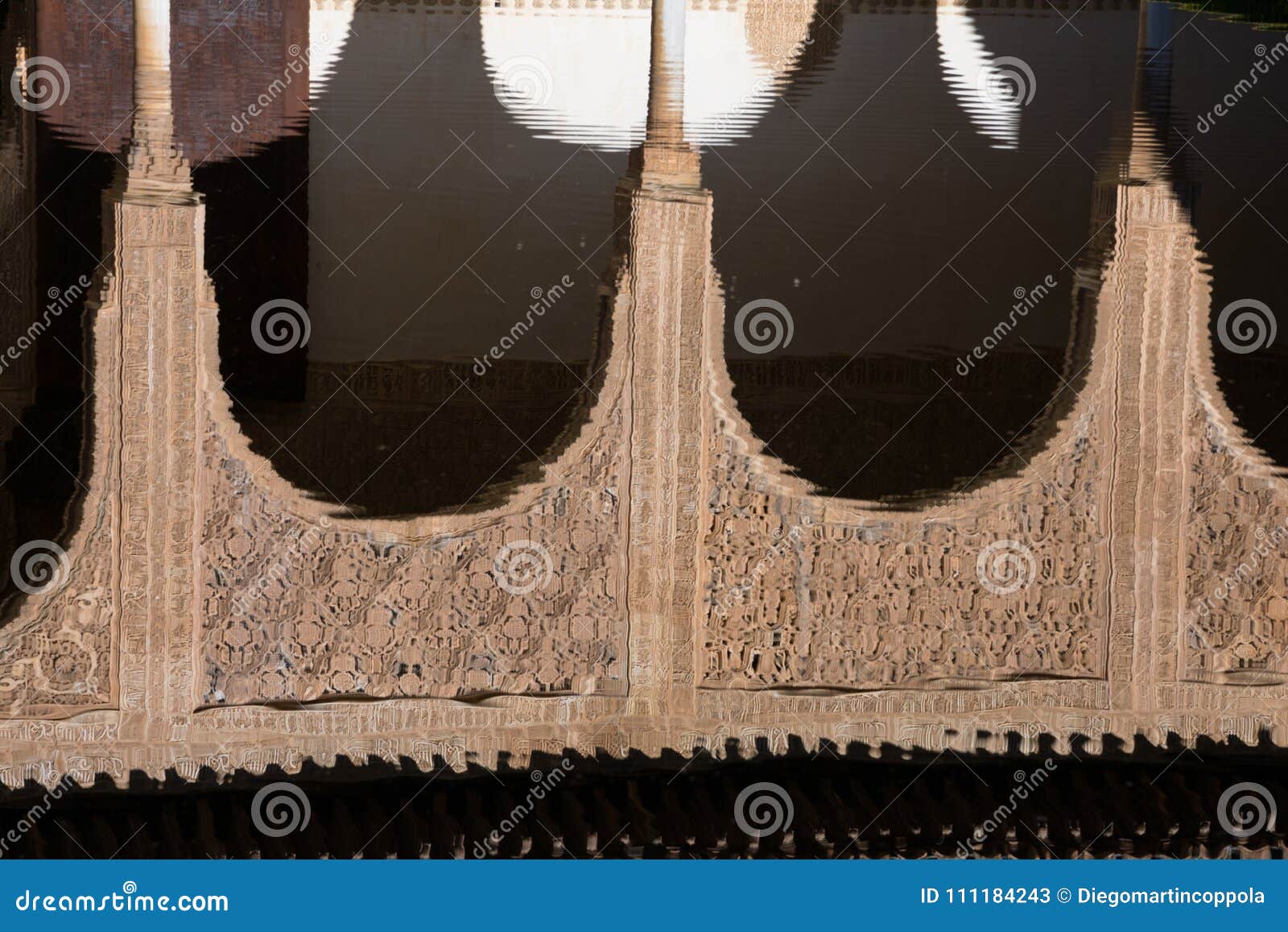 Arabesque Arches Reflection in the Mirror of Water. Alhambra of Granada ...