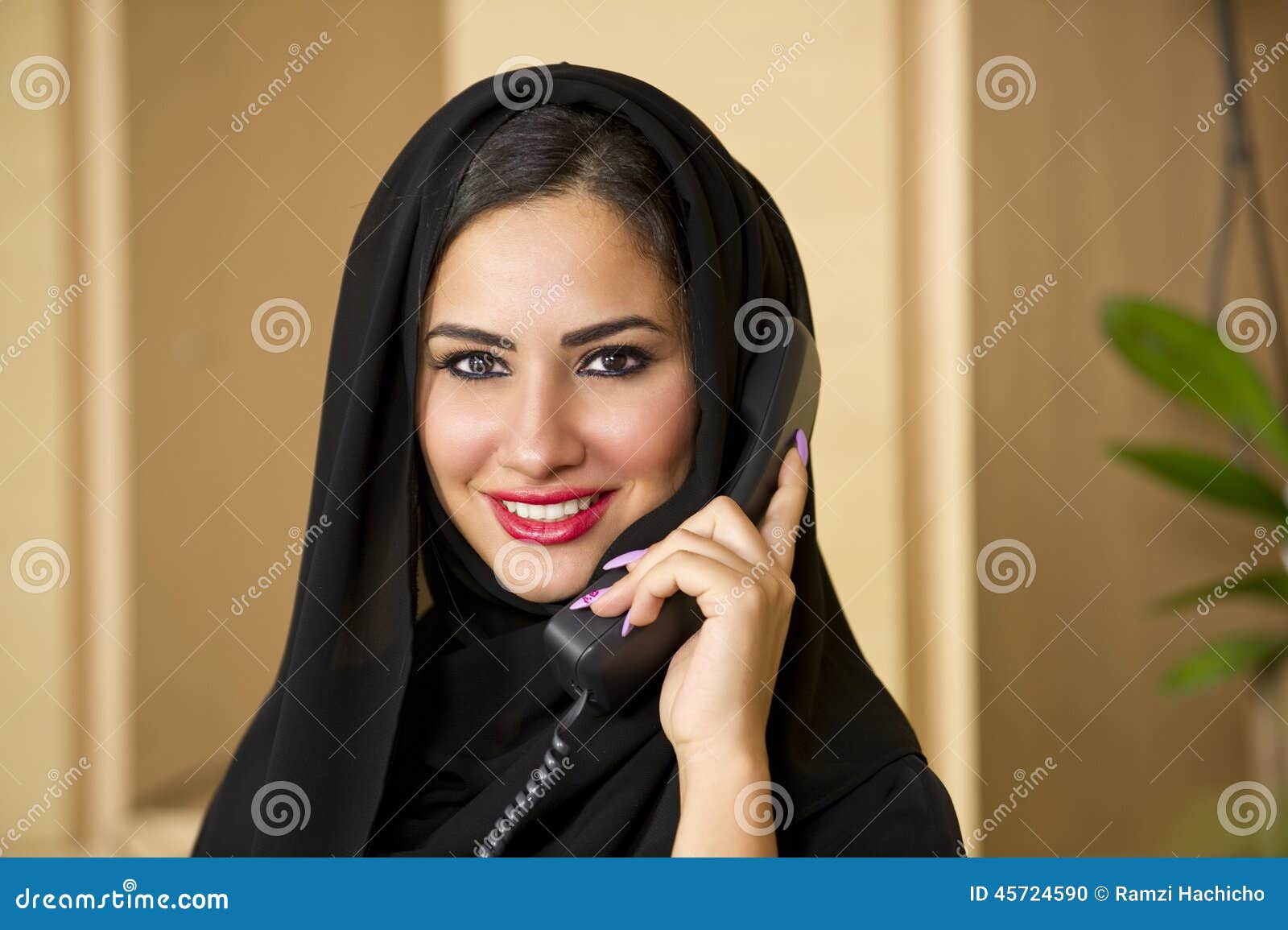 Arabian Customer Service Representative Stock Photo - Image of business ...