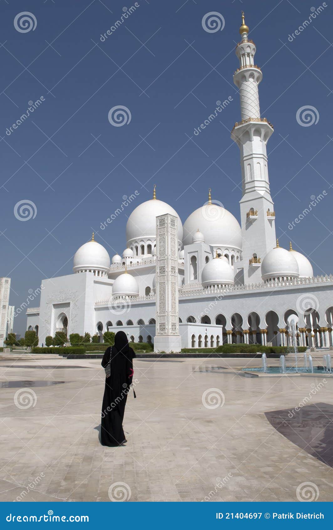 Arabian woman at Mosque stock image. Image of middle - 21404697