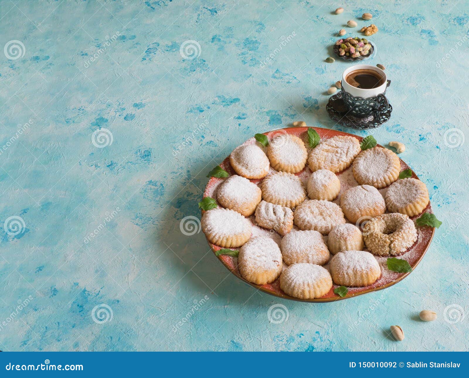 Maamoul - Arabic Homemade Cookies Filled With Dates, Pistachios And ...