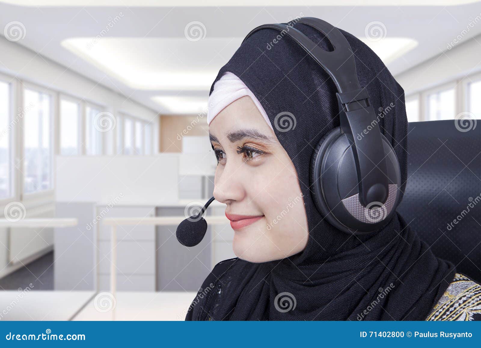 Arabic Helpline Operator Using Headset Stock Photo - Image of customer ...