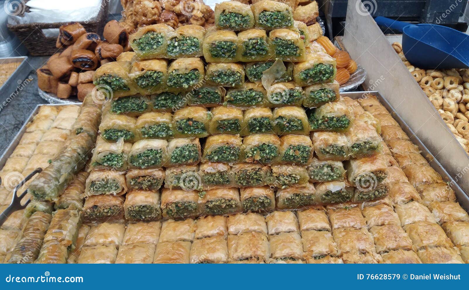 Palestinian sweets stock image. Image of pastry, pistachio - 76628579